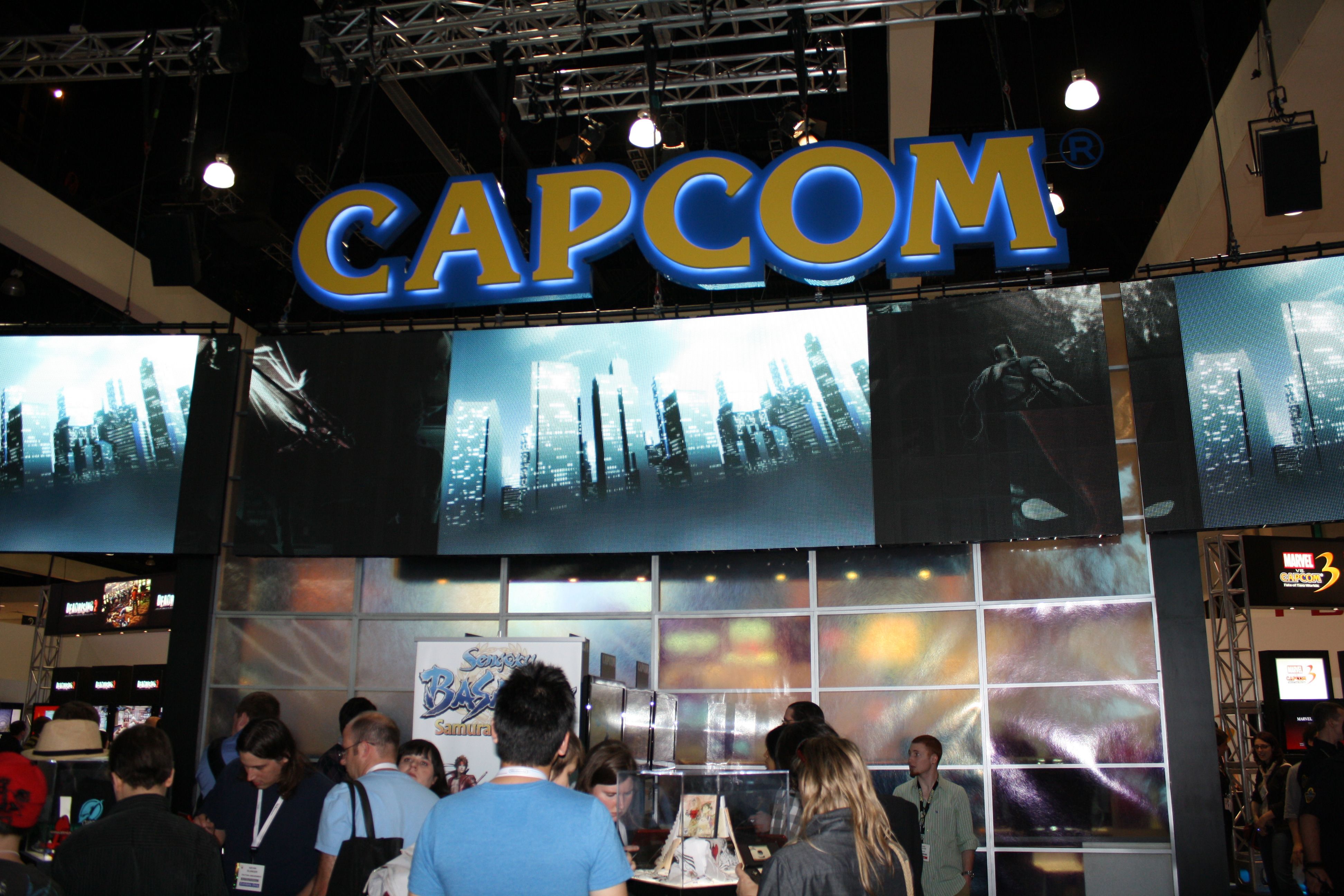 E3 2010 Images Booth Babes, TRON Controllers, and Nintendo, Sony, Xbox ...