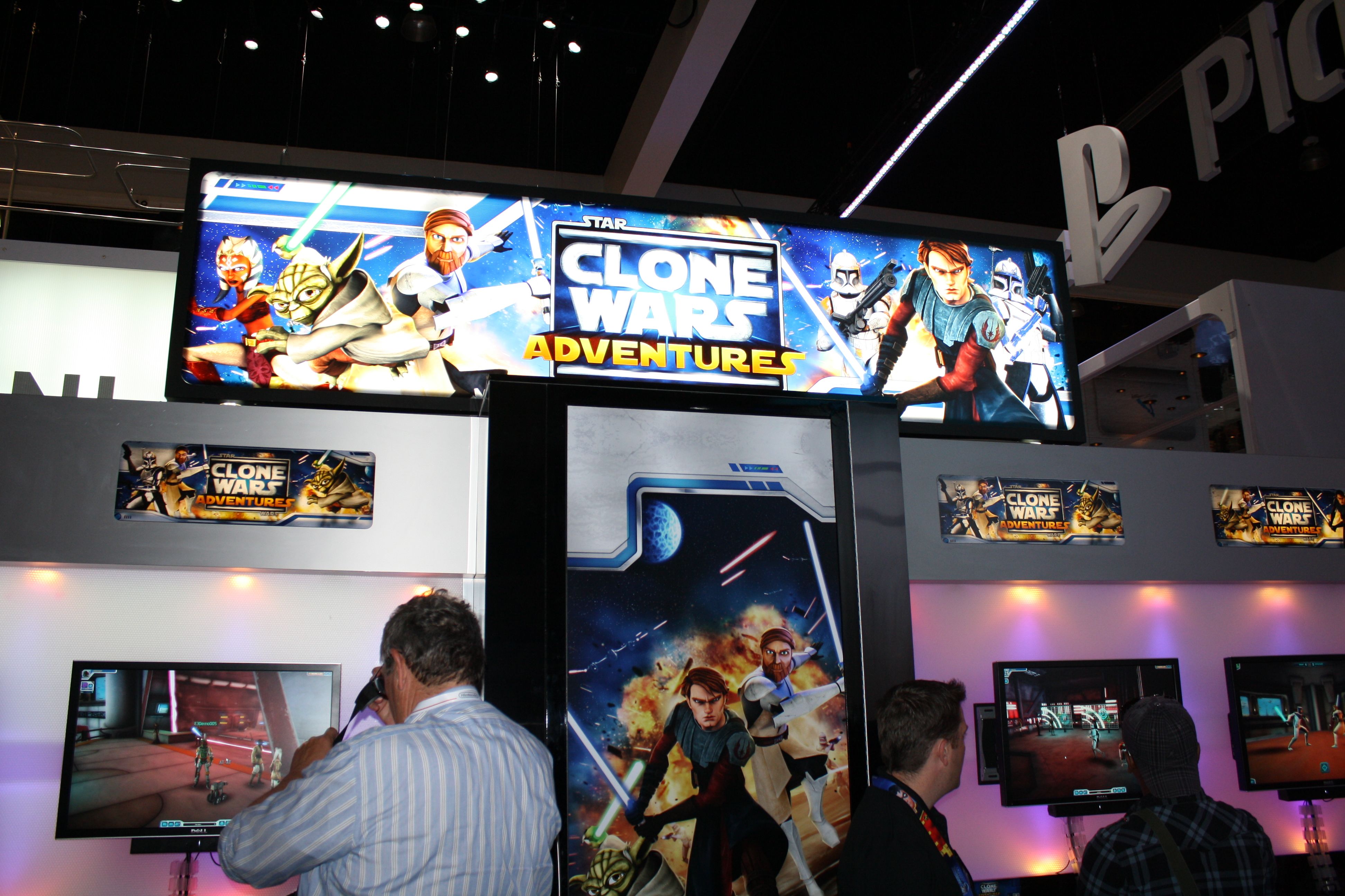 E3 2010 Images Booth Babes, TRON Controllers, and Nintendo, Sony, Xbox Booths