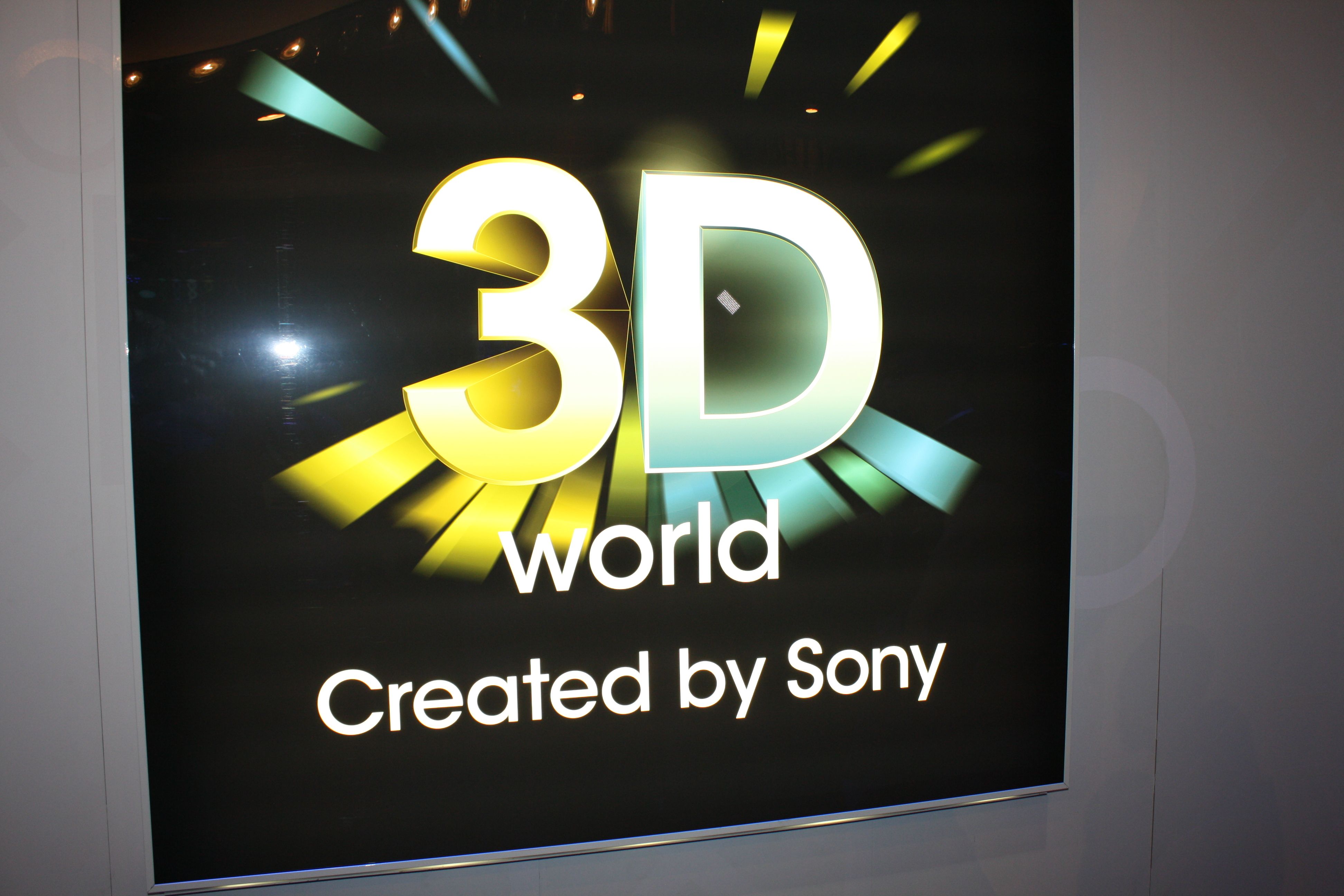E3 2010 Images Booth Babes, TRON Controllers, and Nintendo, Sony, Xbox ...
