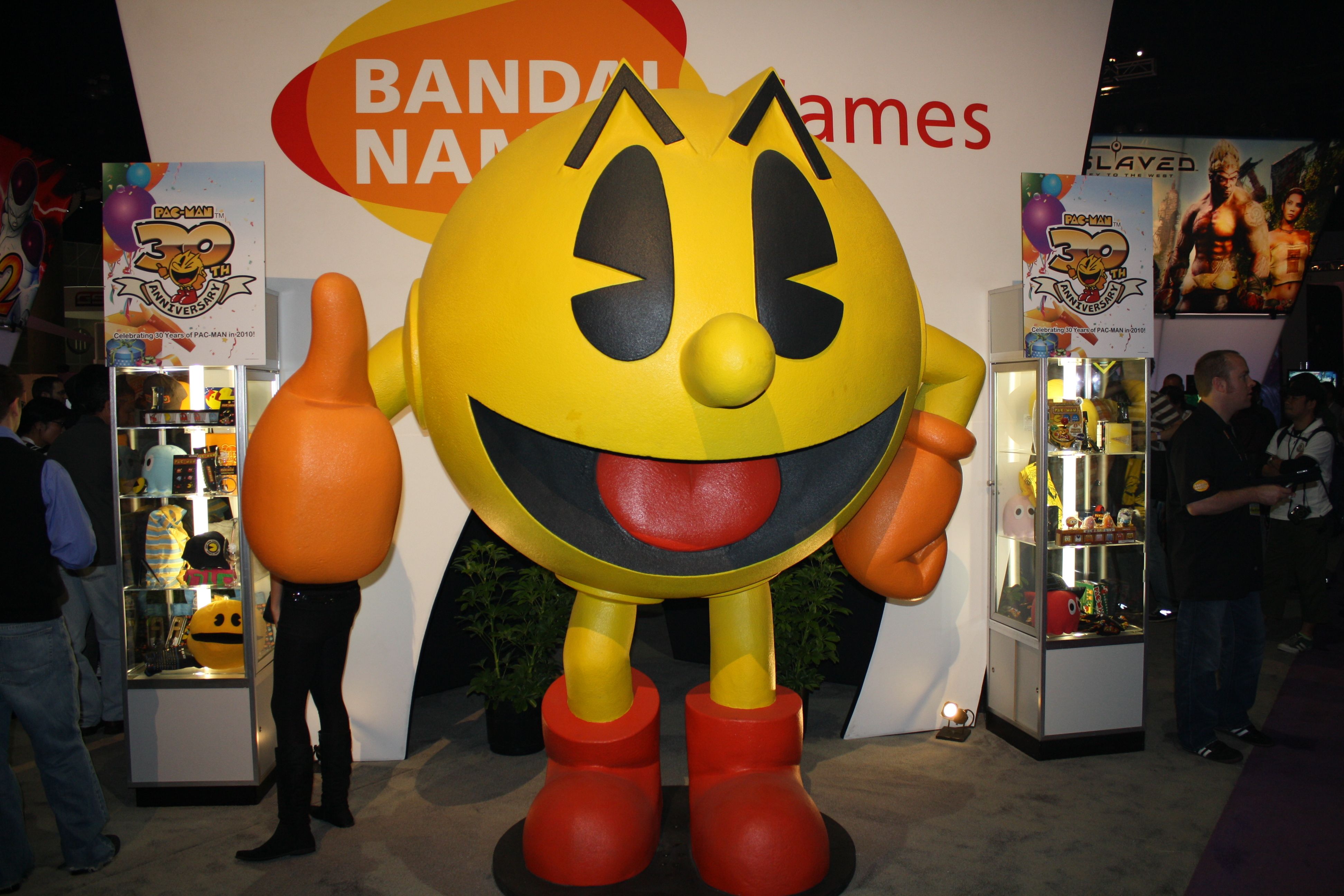 E3 2010 Images Booth Babes, TRON Controllers, and Nintendo, Sony, Xbox ...