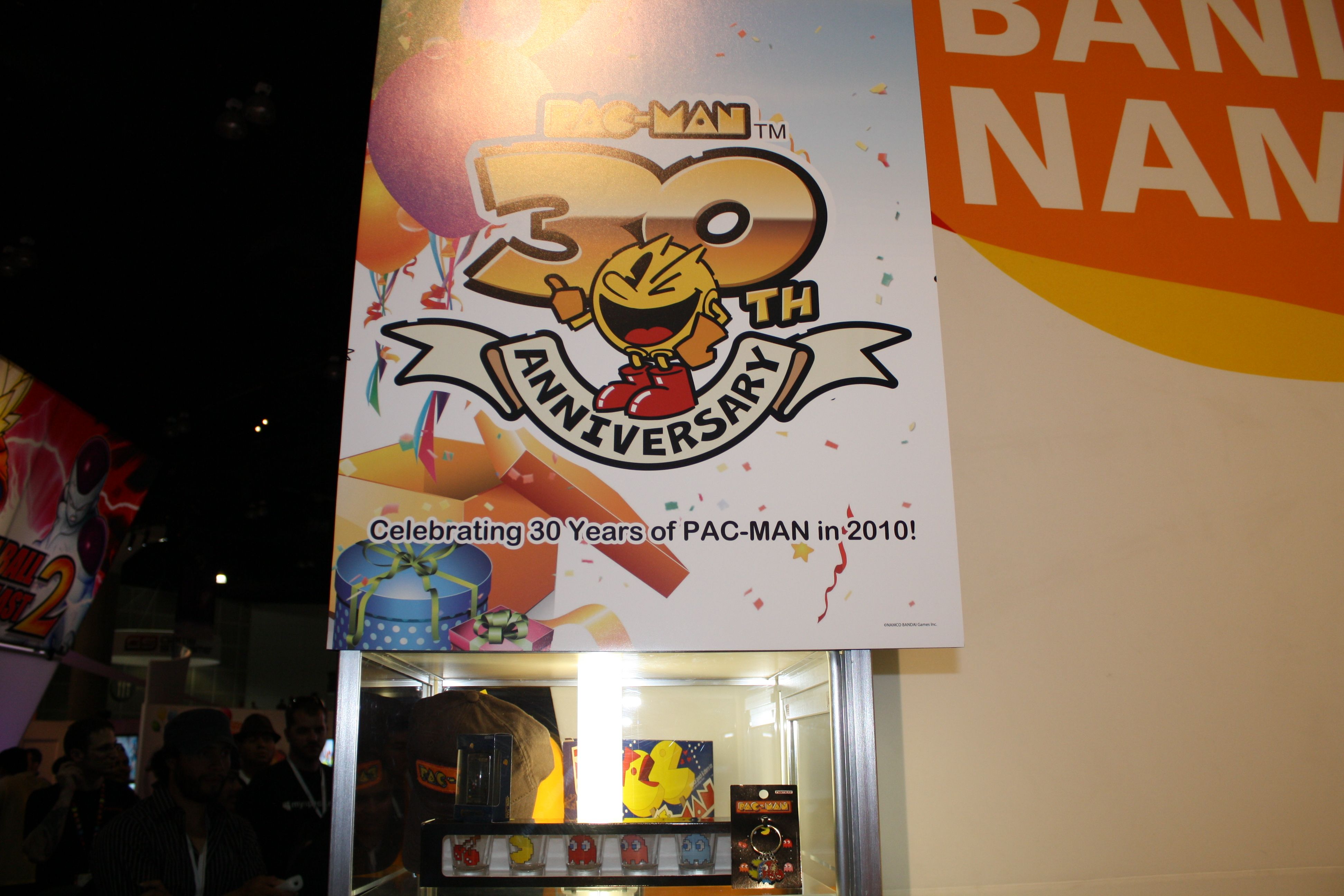 E3 2010 Images Booth Babes, TRON Controllers, and Nintendo, Sony, Xbox Booths