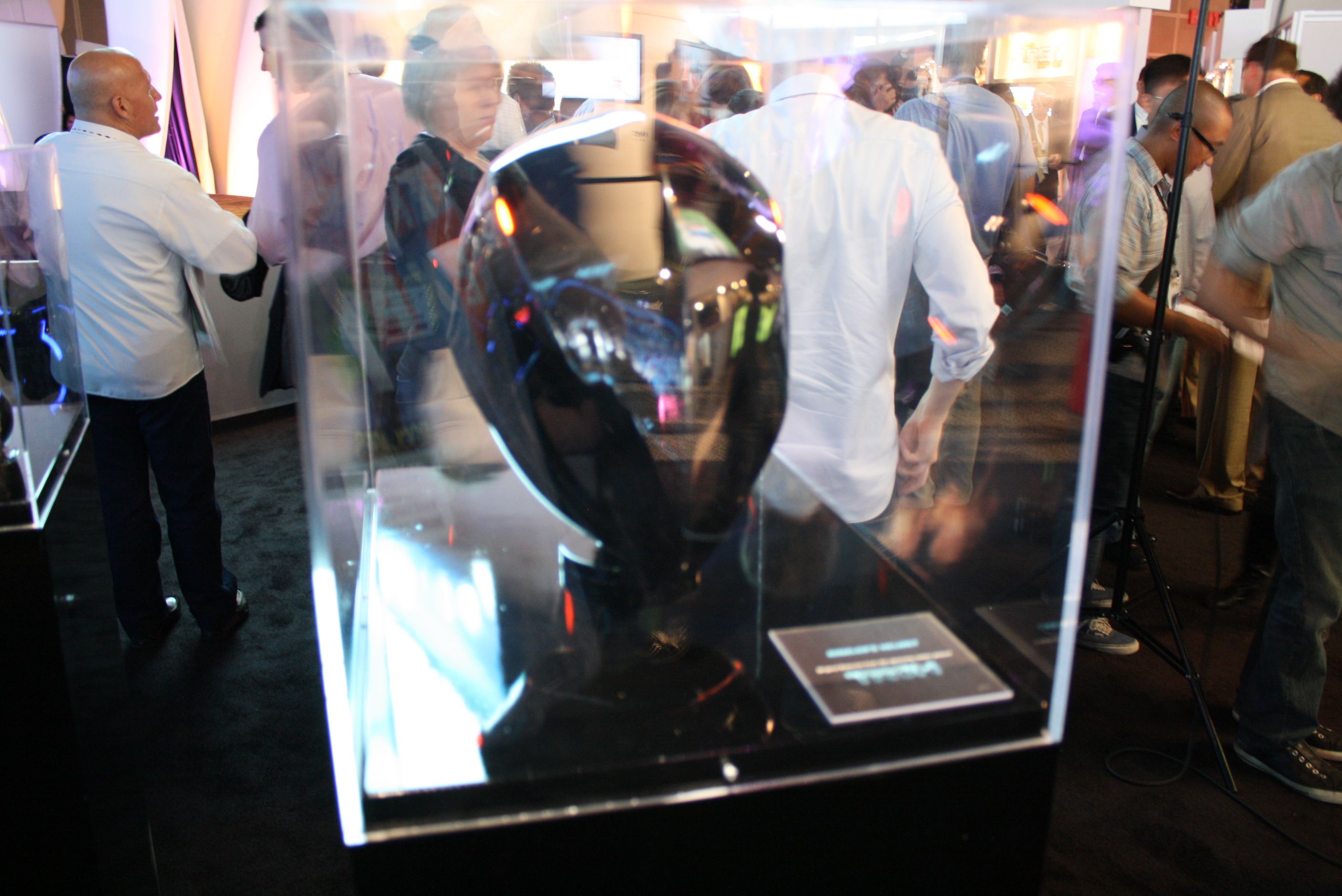 E3 2010 Images Booth Babes, TRON Controllers, and Nintendo, Sony, Xbox Booths