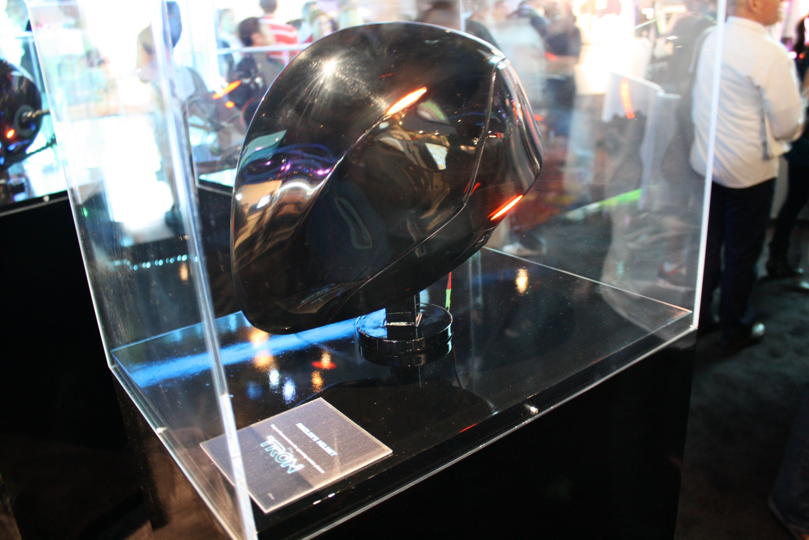 E3 2010 Images Booth Babes, TRON Controllers, and Nintendo, Sony, Xbox Booths