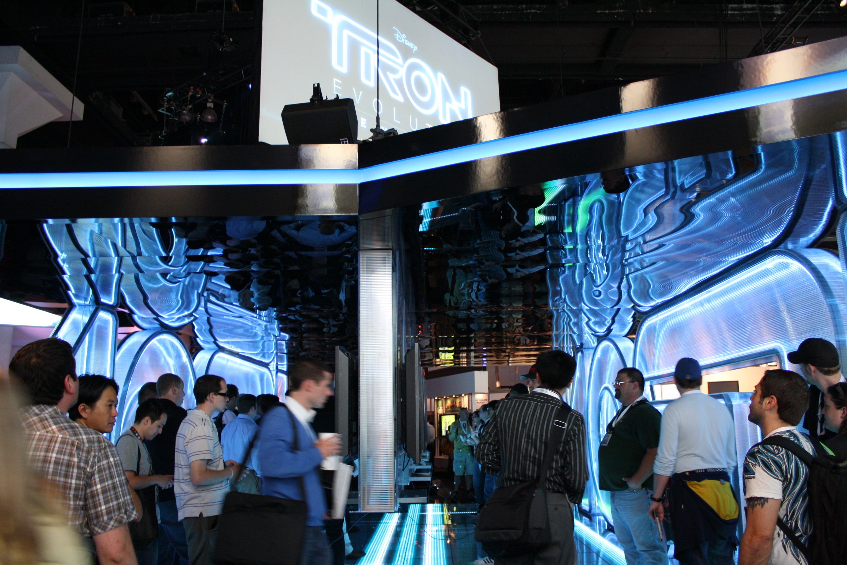 E3 2010 Images Booth Babes, TRON Controllers, and Nintendo, Sony, Xbox Booths