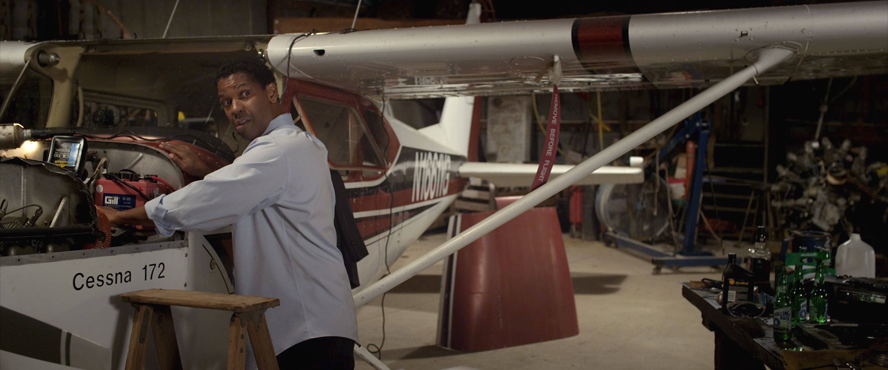 FLIGHT Images Featuring Denzel Washington, Don Cheadle, and John Goodman