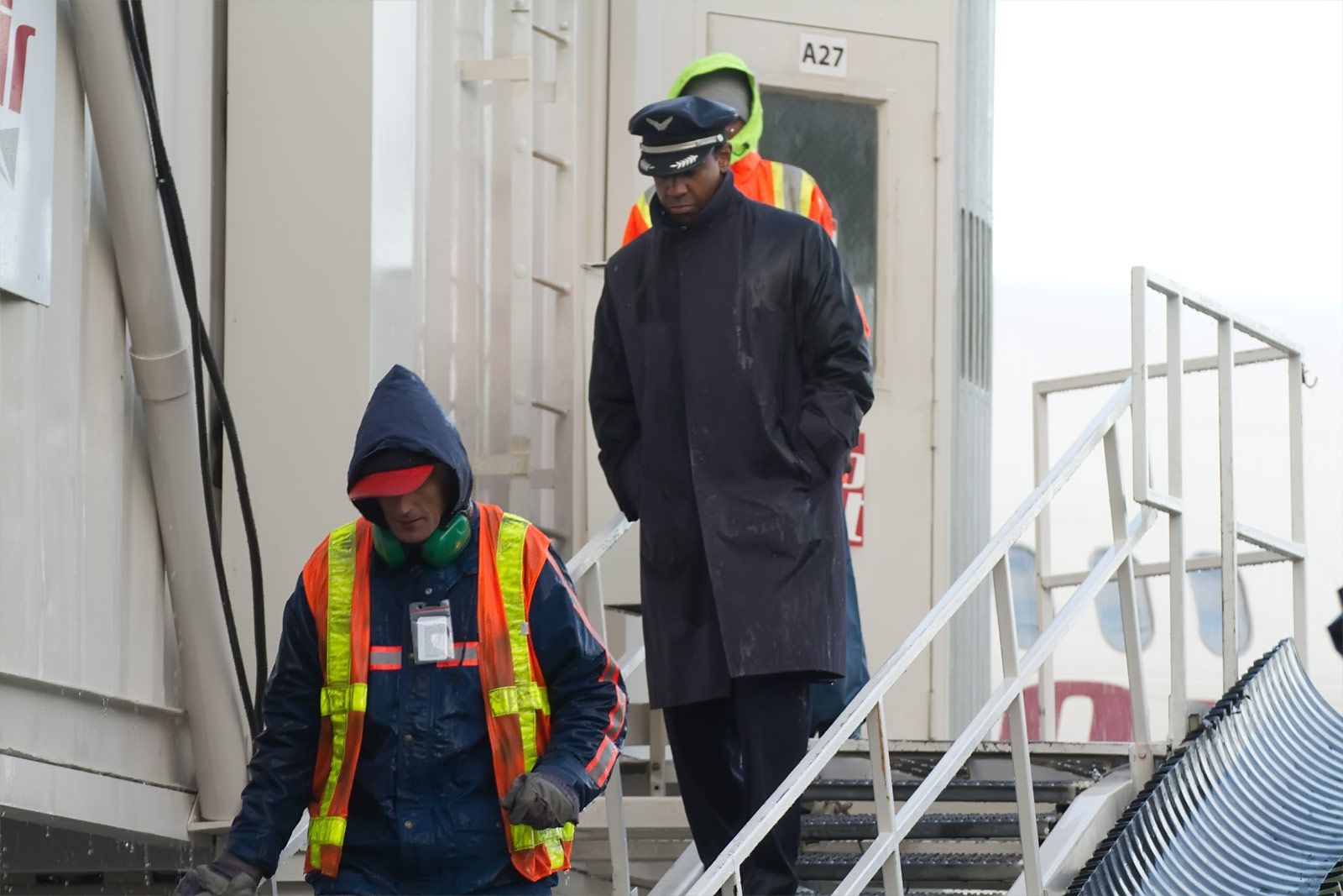 FLIGHT Images Featuring Denzel Washington, Don Cheadle, and John Goodman