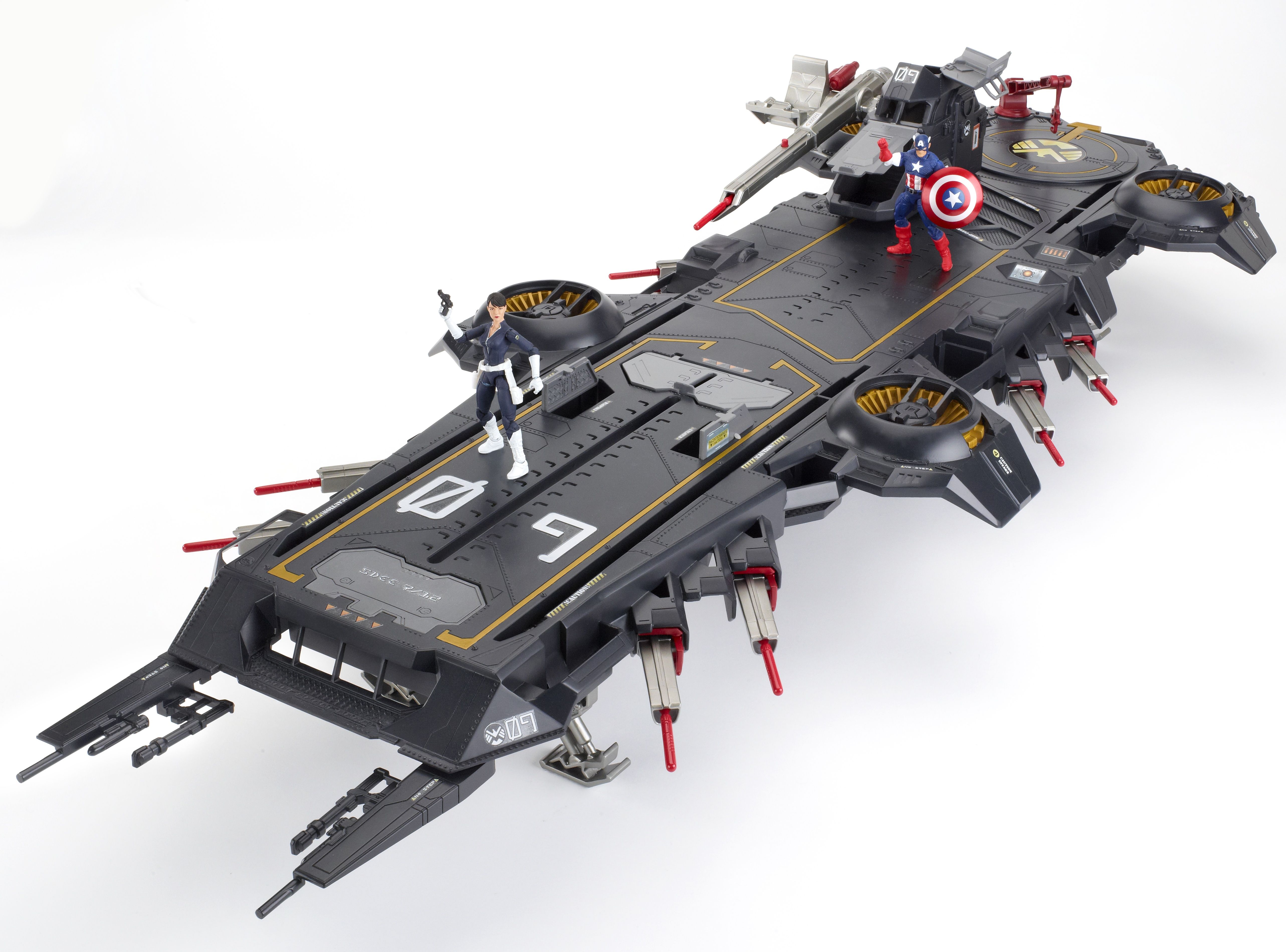 Jar Jar in Carbonite and Hasbro S.H.I.E.L.D. SUPER HELICARRIER Comic-Con
