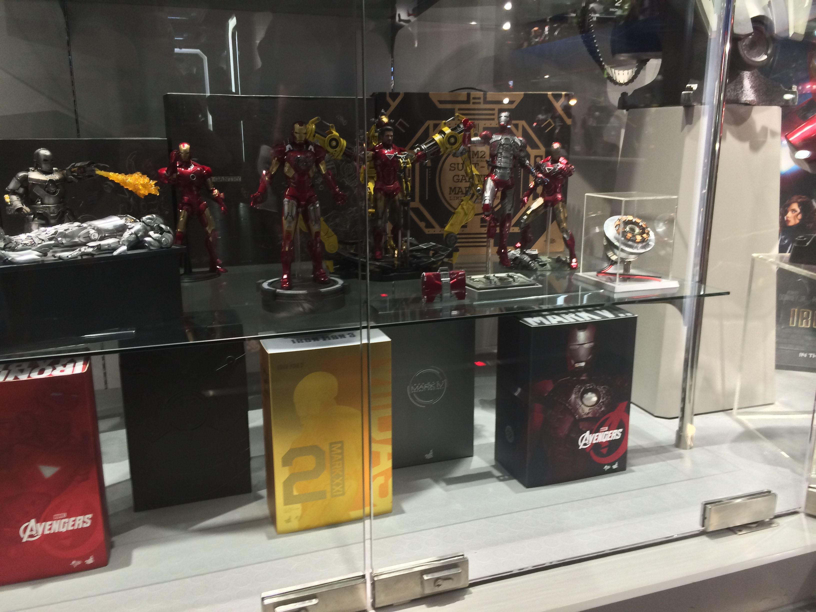HOT TOYS "Secret Base" Retail Store Images