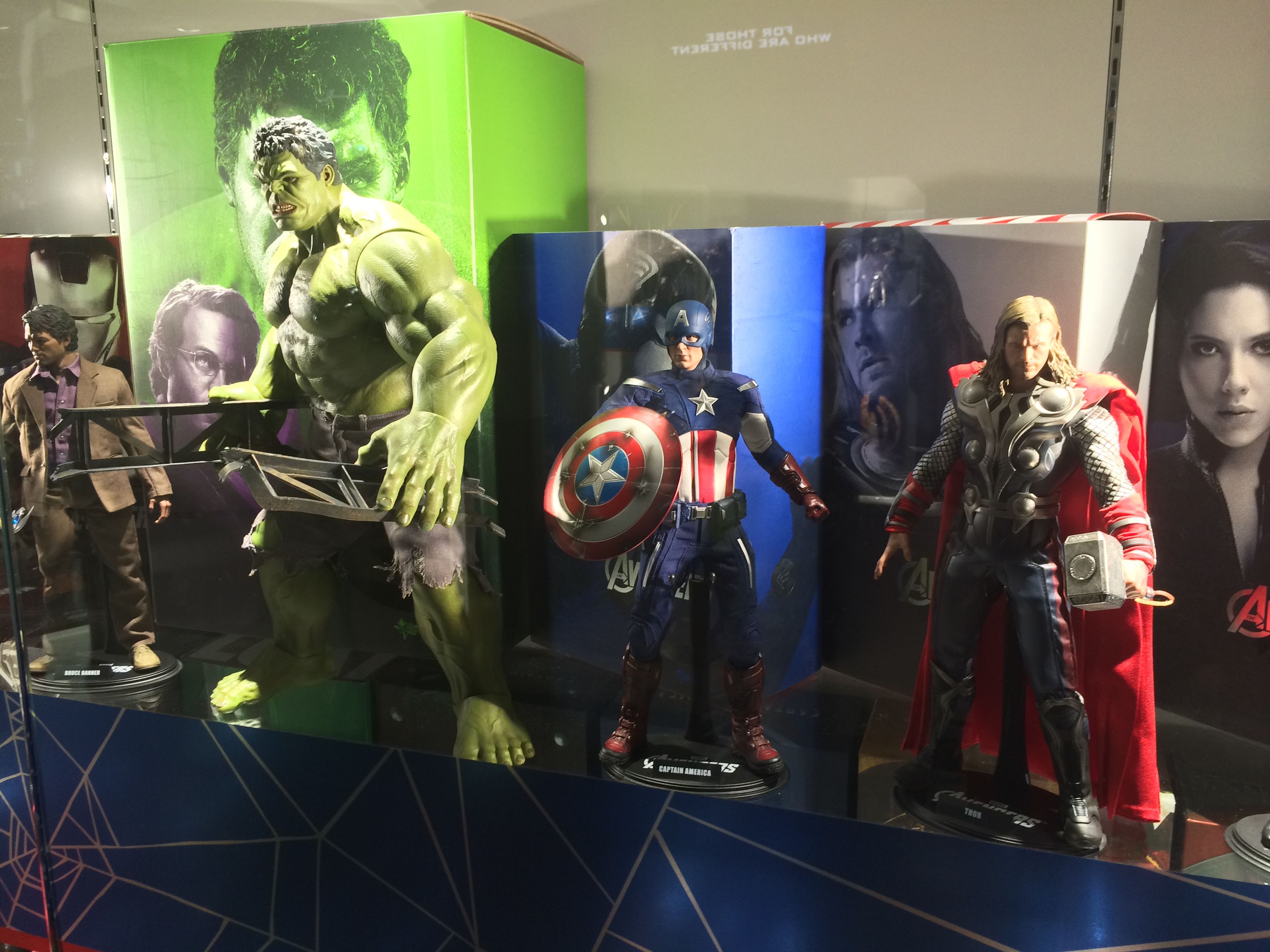 HOT TOYS "Secret Base" Retail Store Images