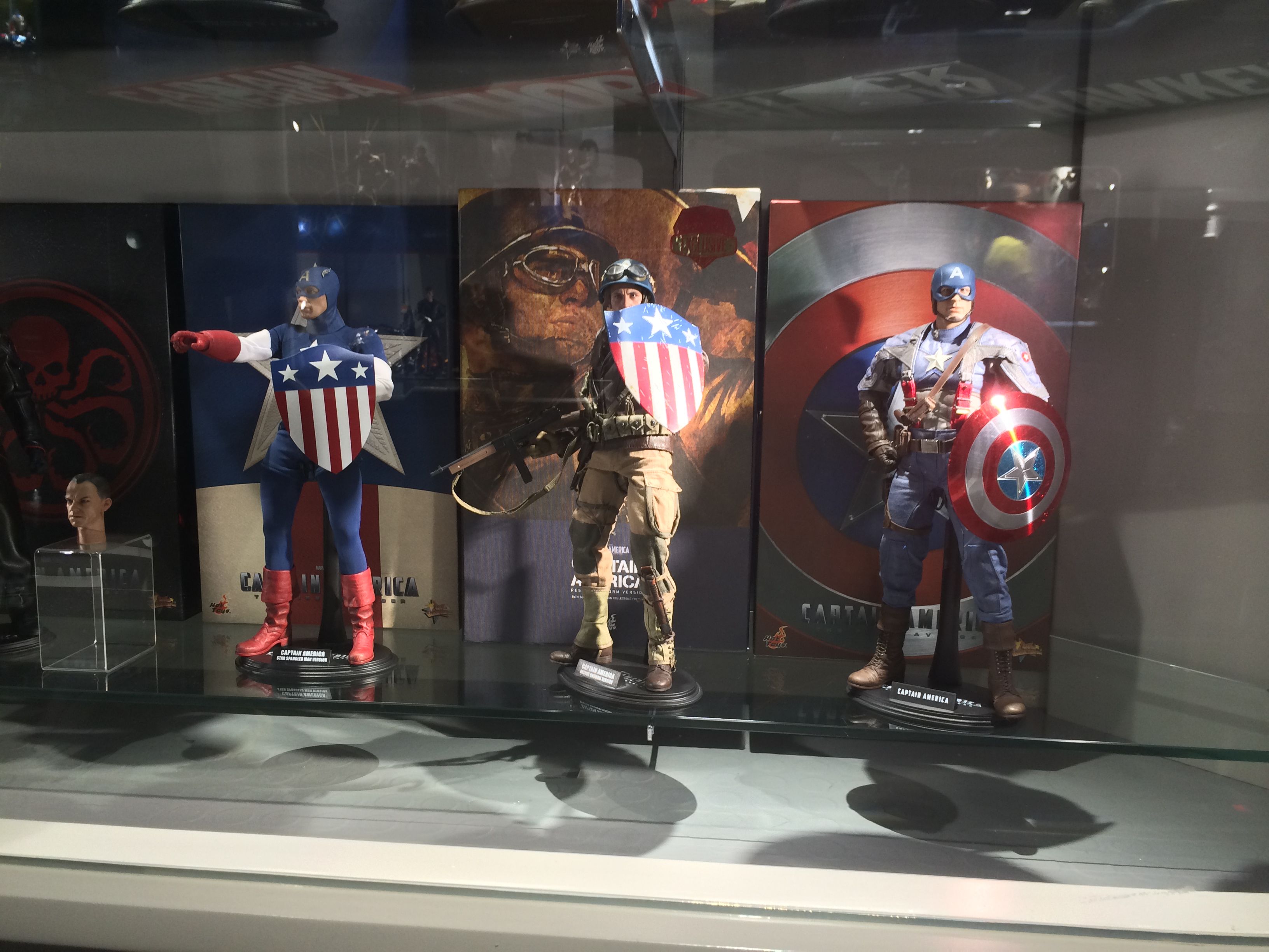 HOT TOYS "Secret Base" Retail Store Images