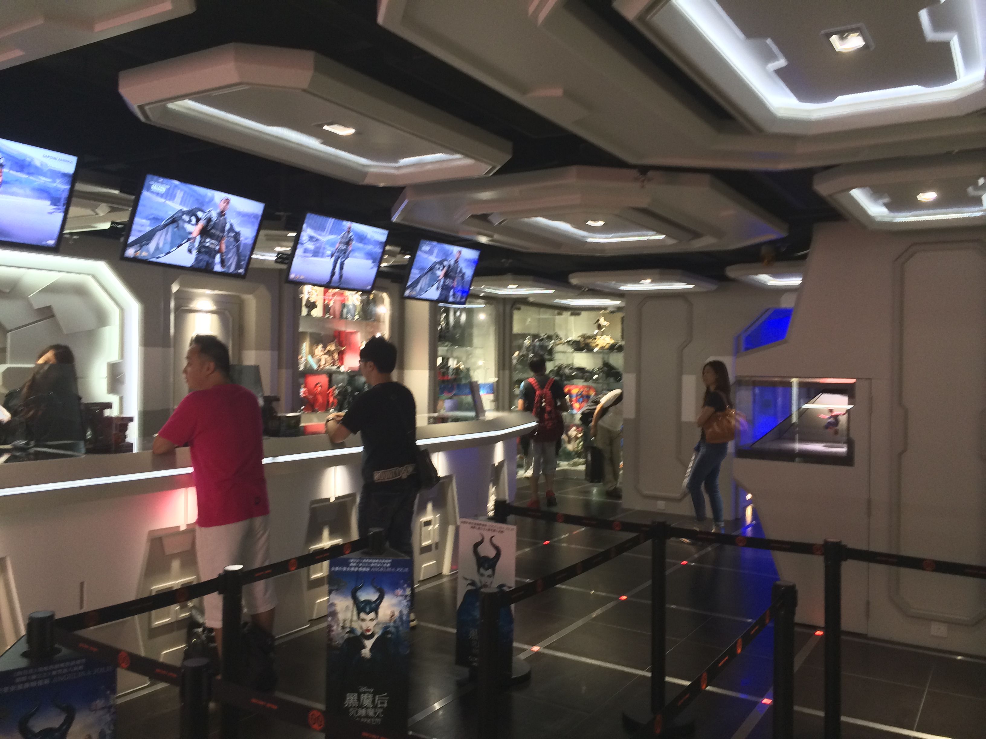 HOT TOYS "Secret Base" Retail Store Images