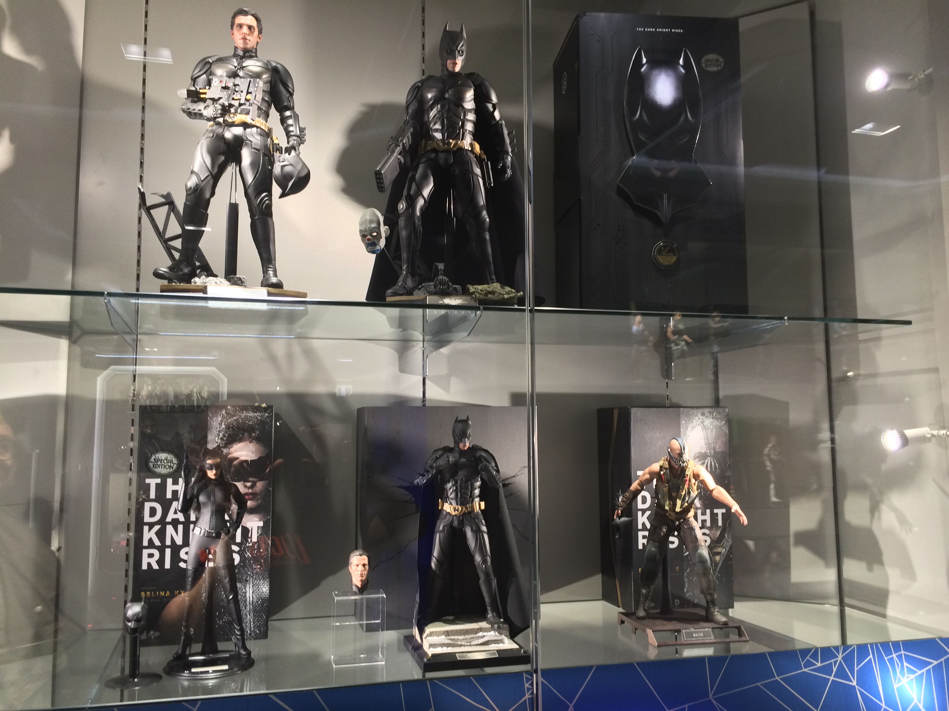 HOT TOYS "Secret Base" Retail Store Images