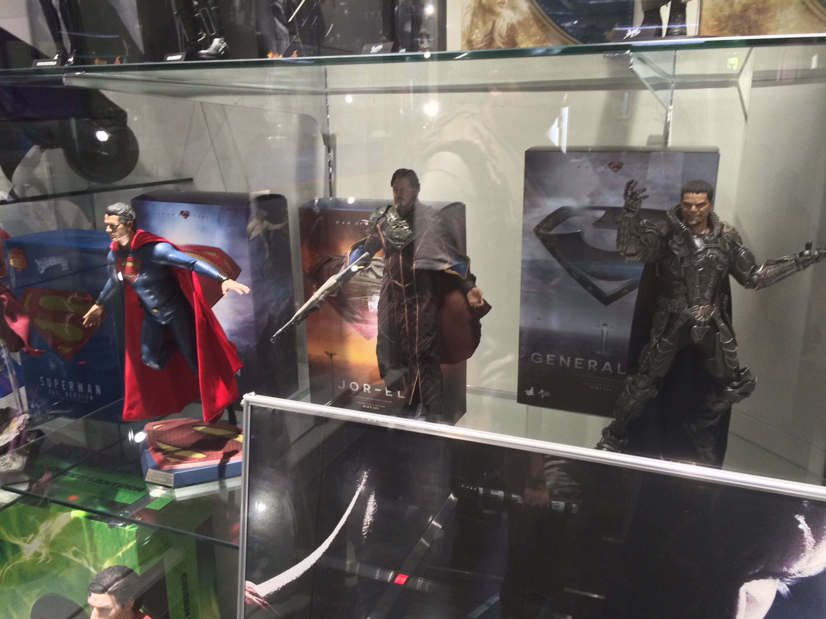 HOT TOYS "Secret Base" Retail Store Images