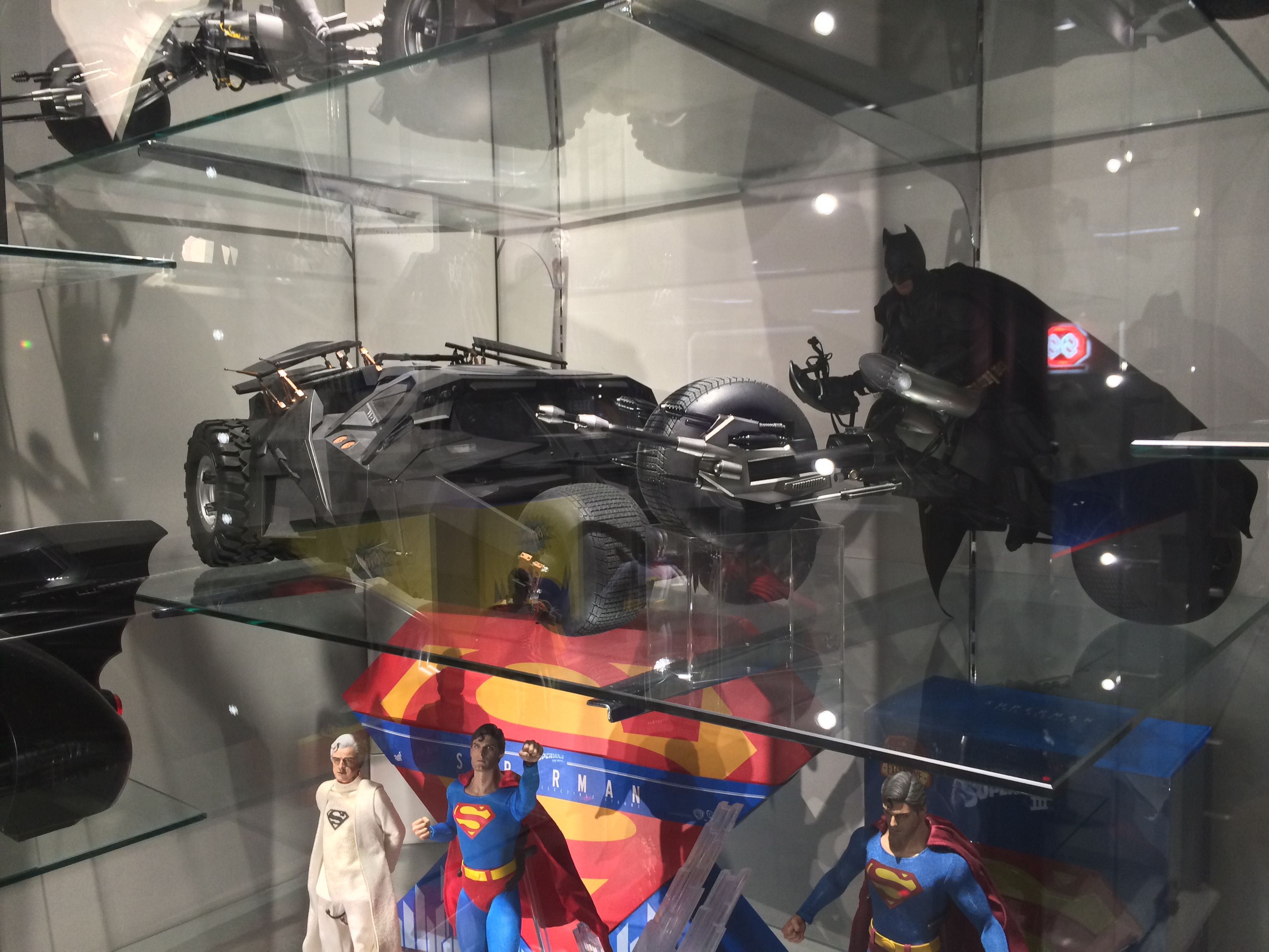 HOT TOYS "Secret Base" Retail Store Images