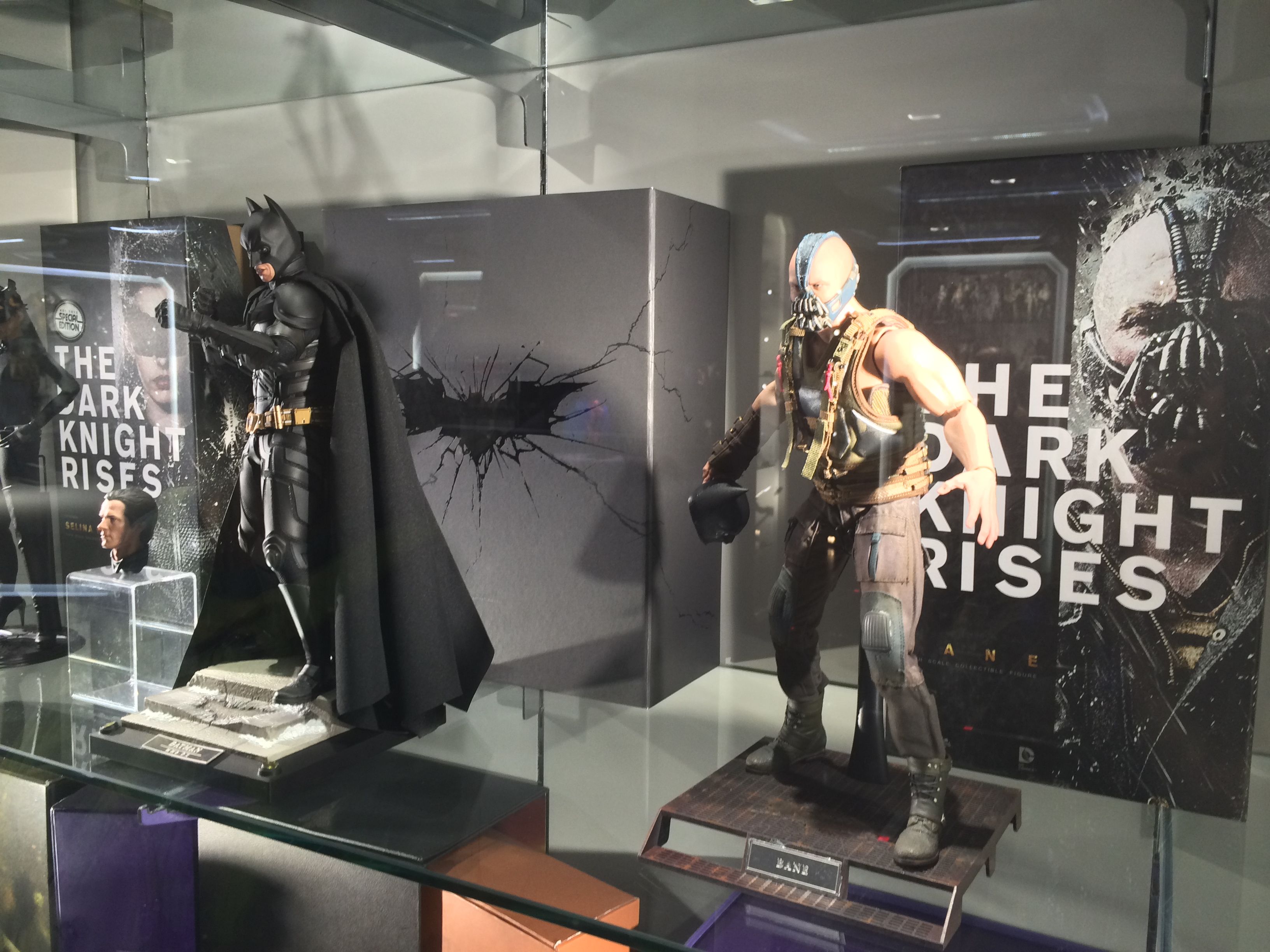 HOT TOYS "Secret Base" Retail Store Images