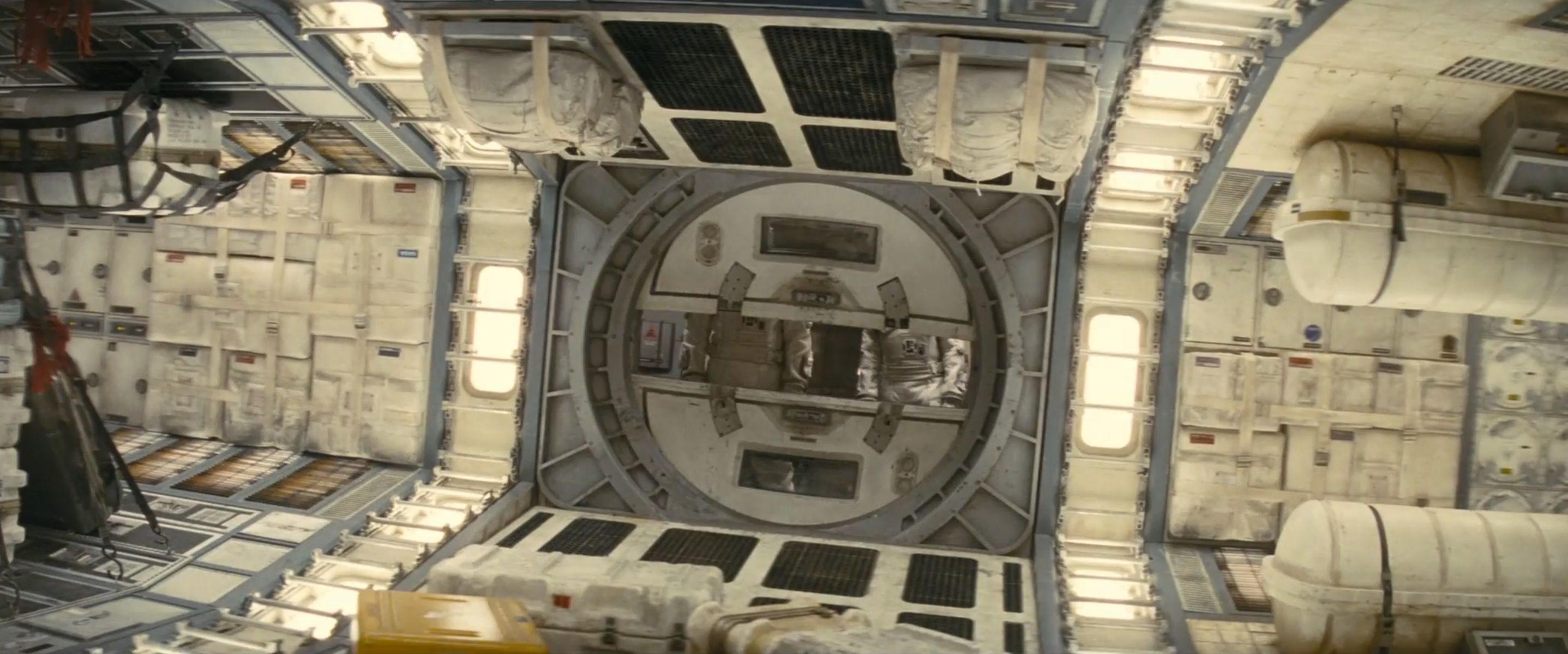 Interstellar Images Detail the World of the Film