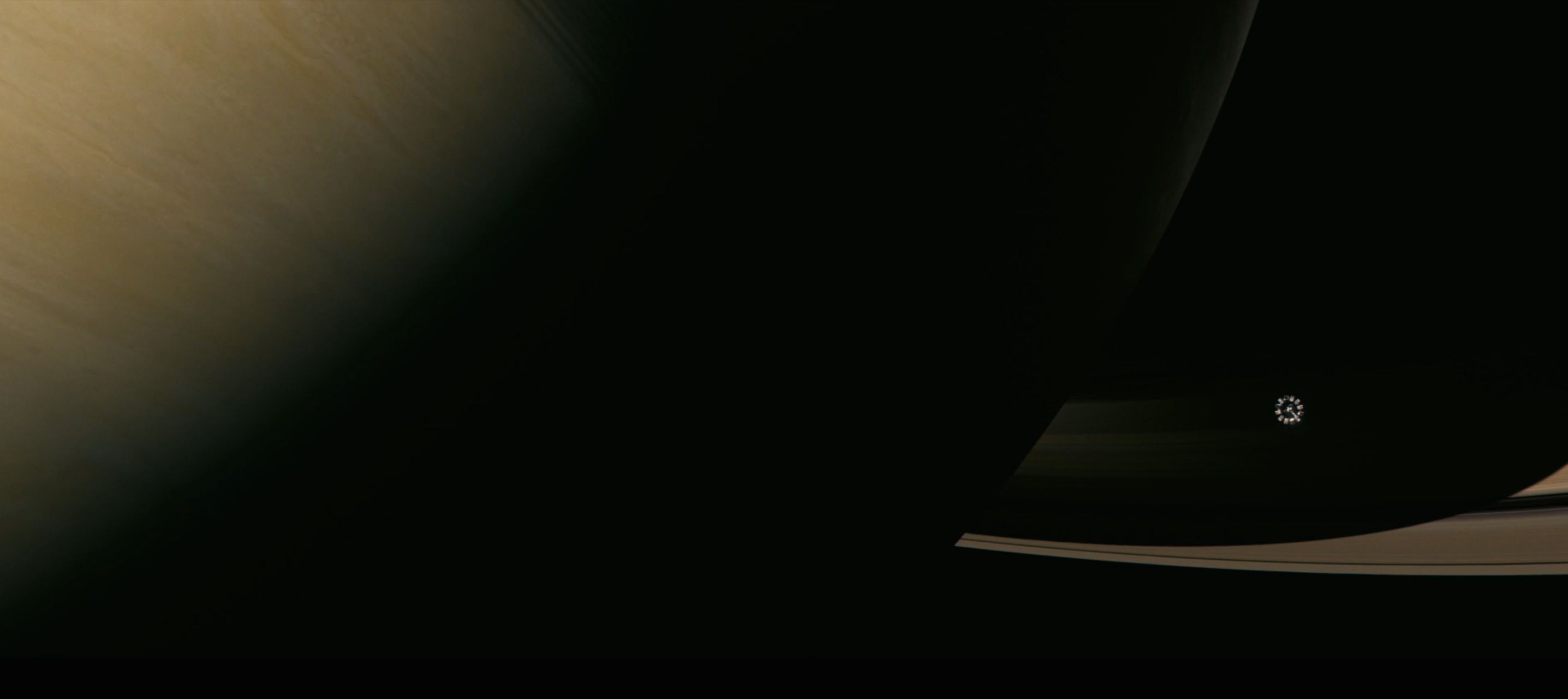 Interstellar Images Detail the World of the Film