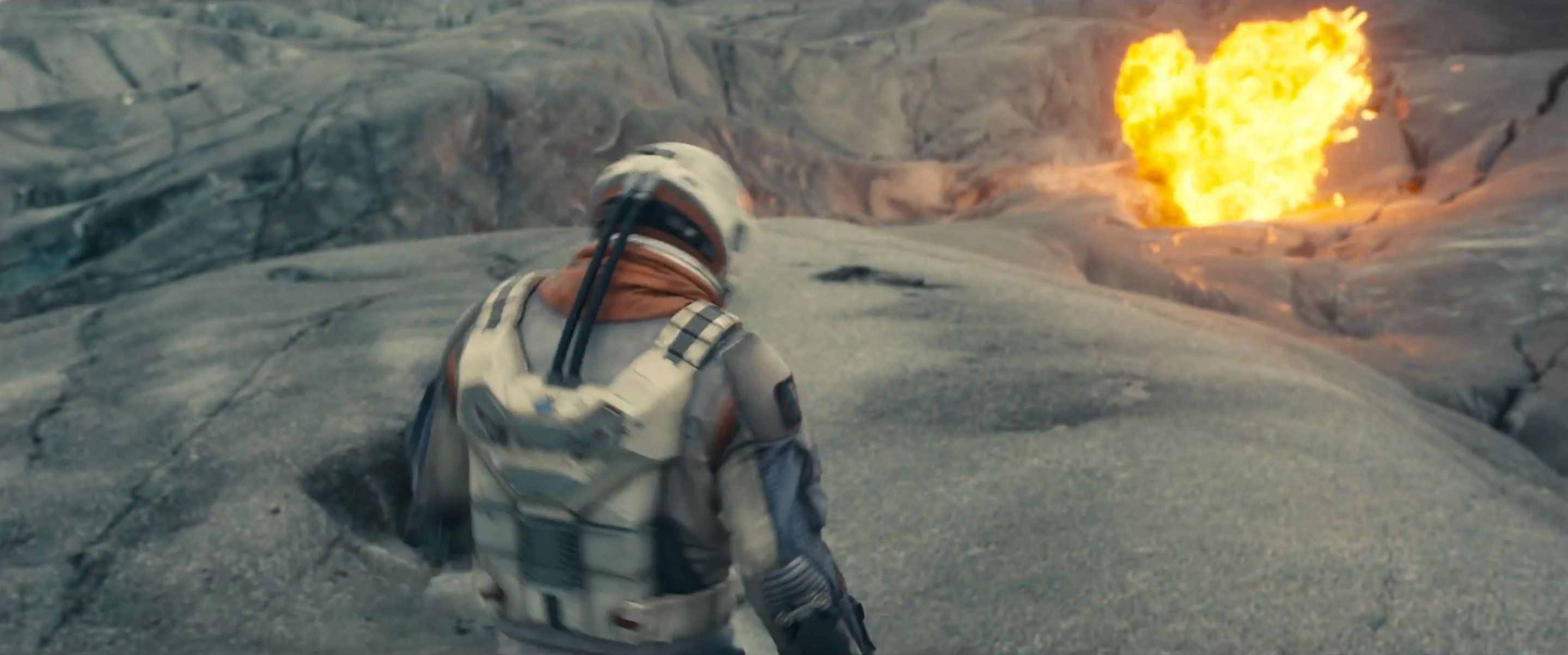 Interstellar Images Detail the World of the Film