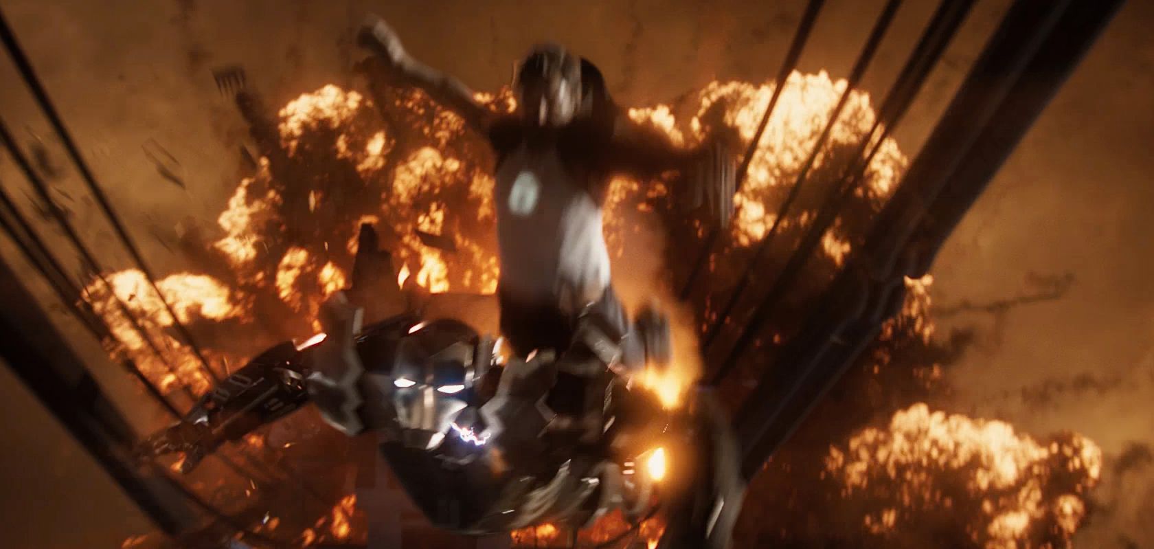 IRON MAN 3 Images Featuring Robert Downey Jr. and Gwyneth Paltrow