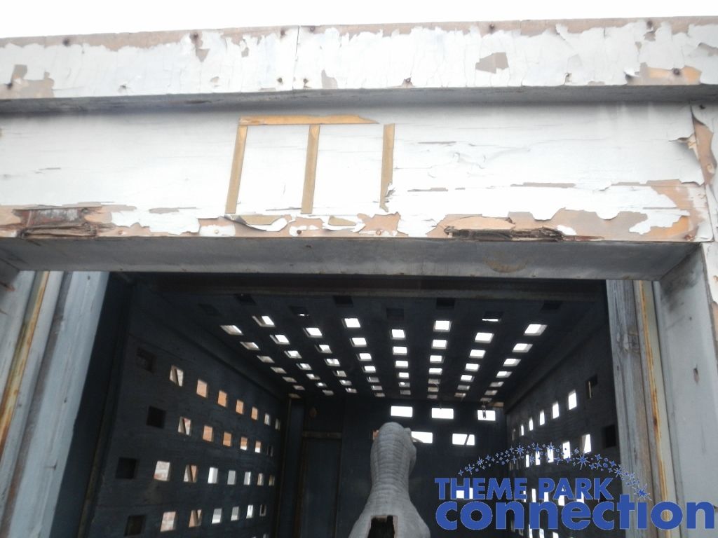 Bid on the Raptor Cage from JURASSIC PARK; Comes with Raptor Inside ...