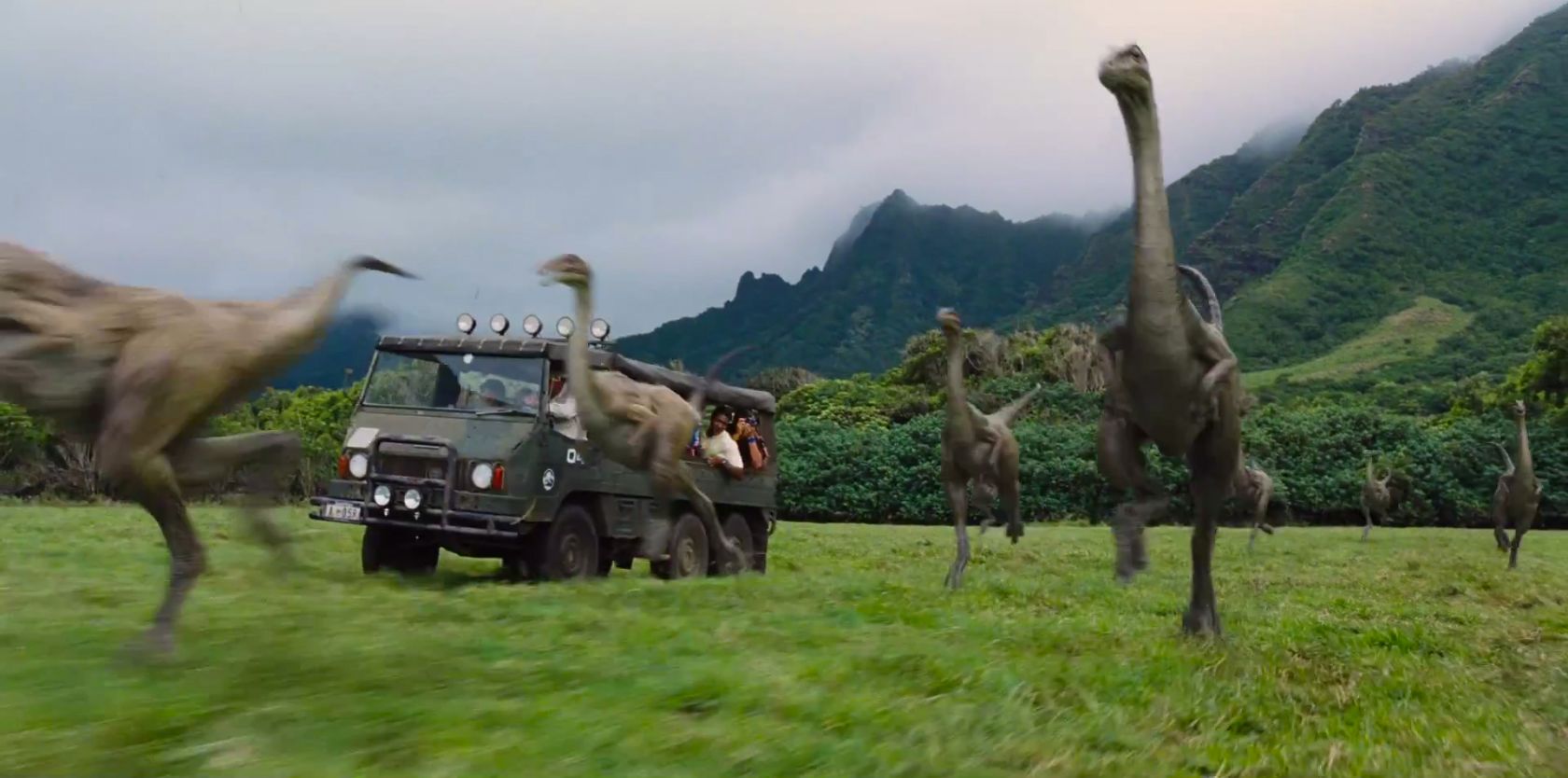 Jurassic World Trailer Images Feature Human-Friendly Raptors
