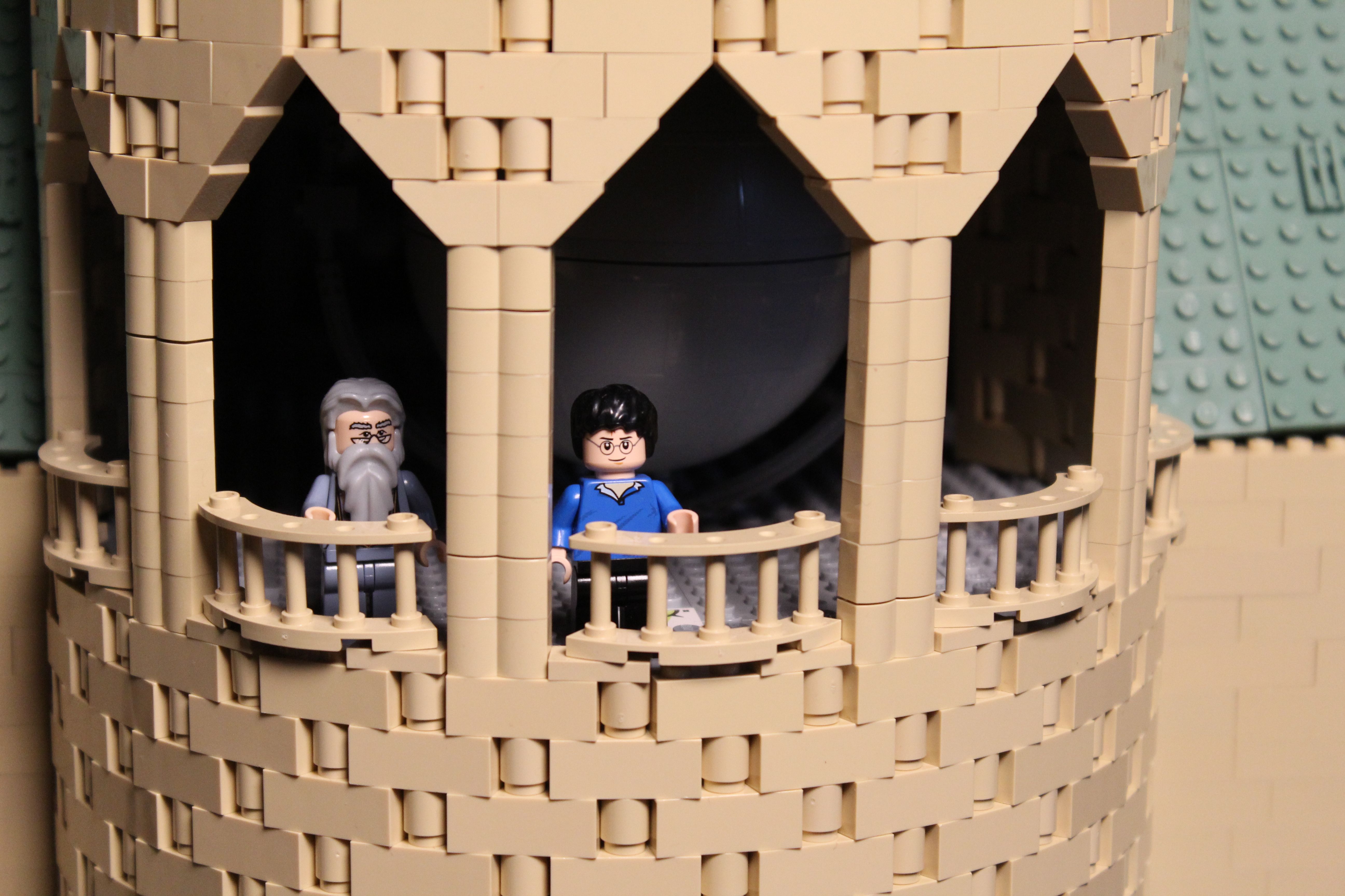 Alice Finch's Massive and Detailed Lego Harry Potter Hogwarts Sculpture ...