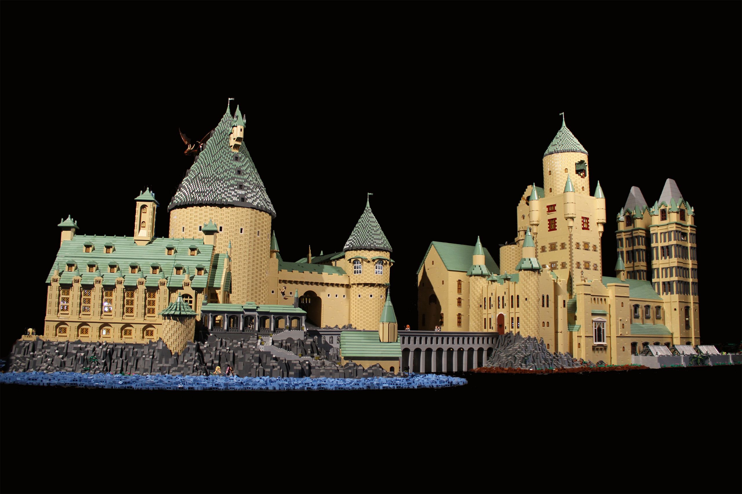 Alice Finch's Massive and Detailed Lego Harry Potter Hogwarts Sculpture ...