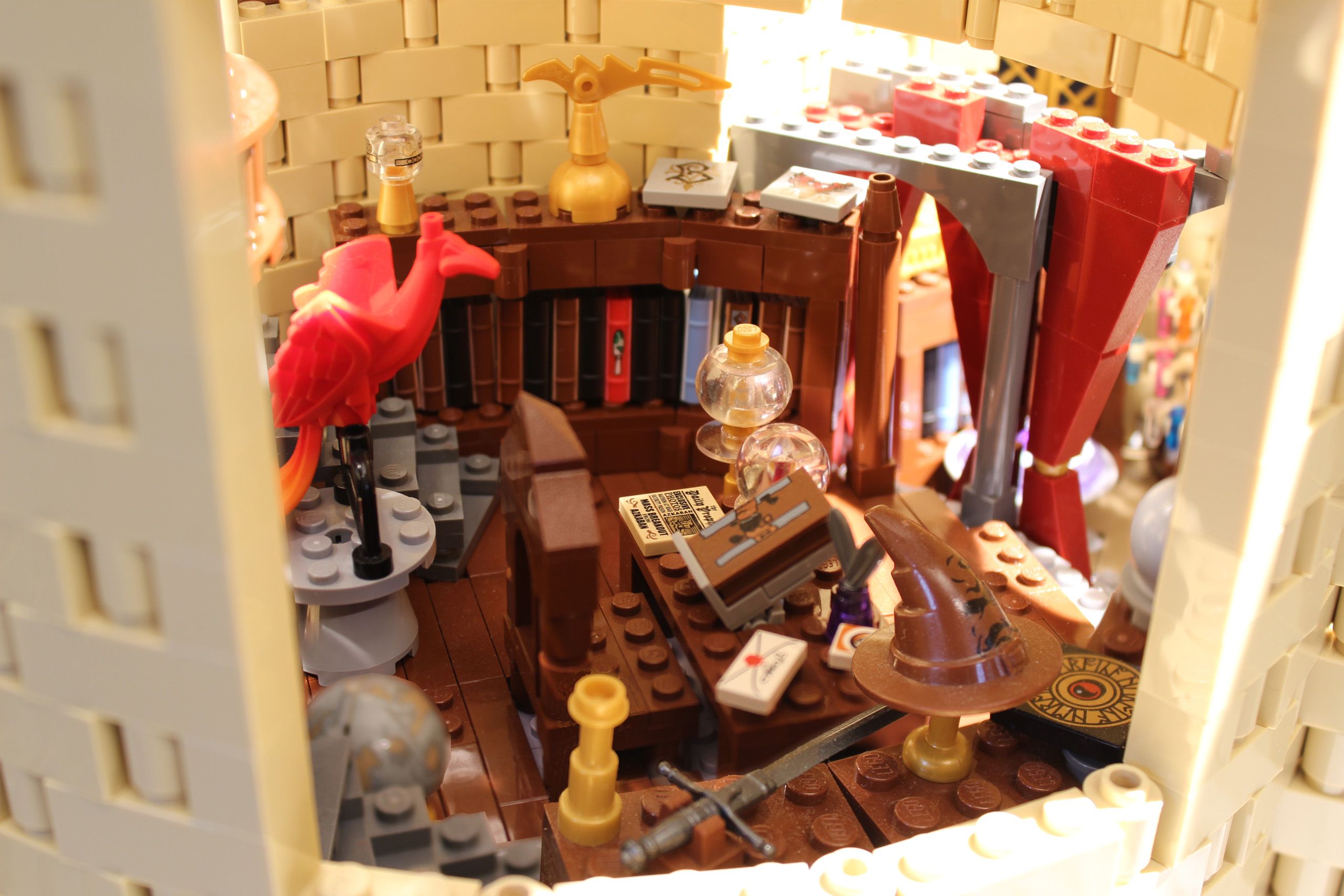 Alice Finch's Massive and Detailed Lego Harry Potter Hogwarts Sculpture ...