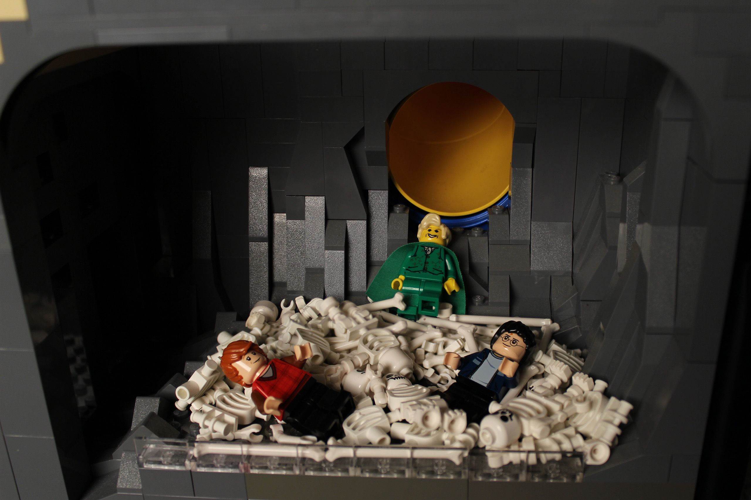 Alice Finch's Massive and Detailed Lego Harry Potter Hogwarts Sculpture ...