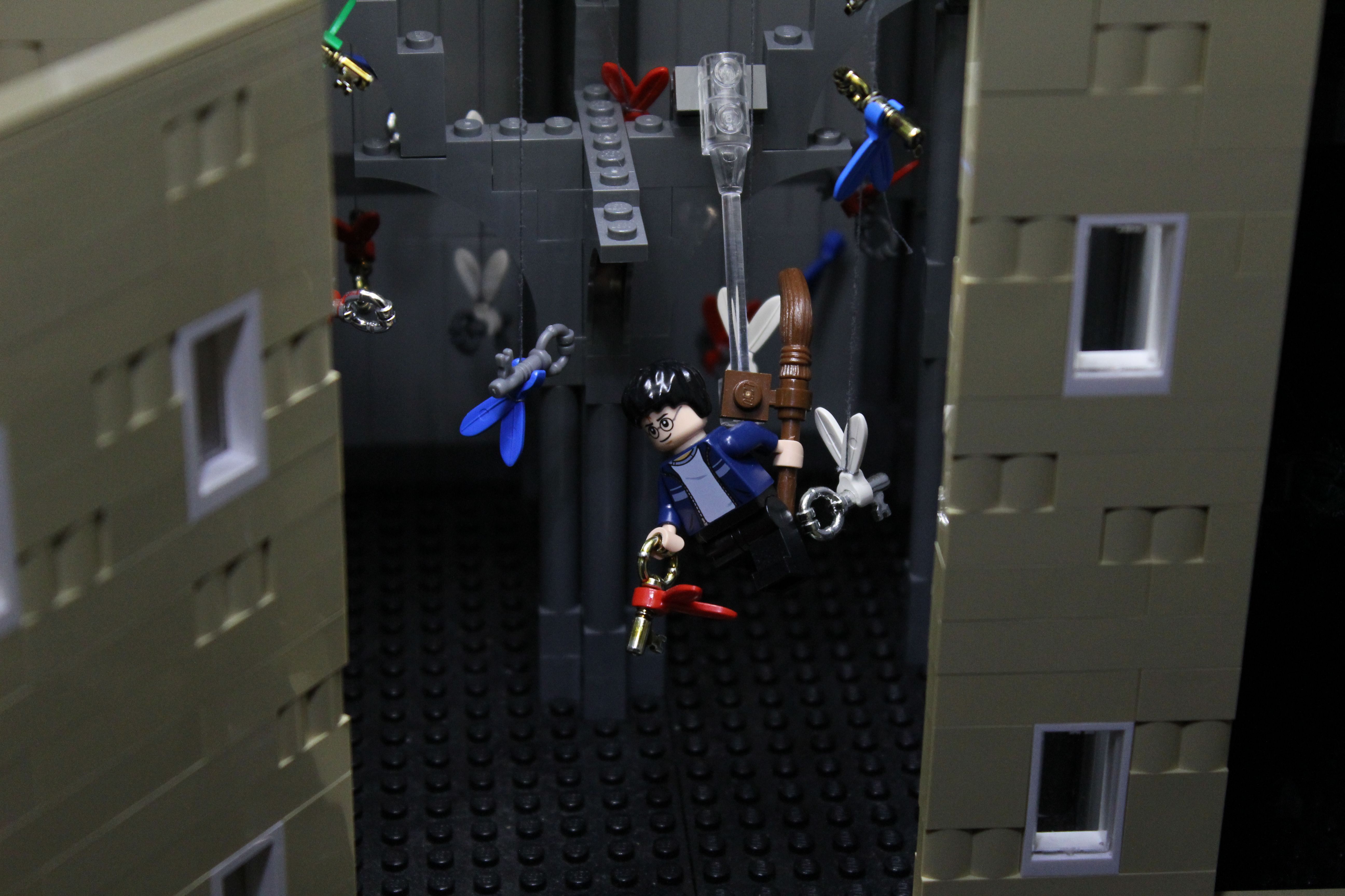 Alice Finch's Massive and Detailed Lego Harry Potter Hogwarts Sculpture ...
