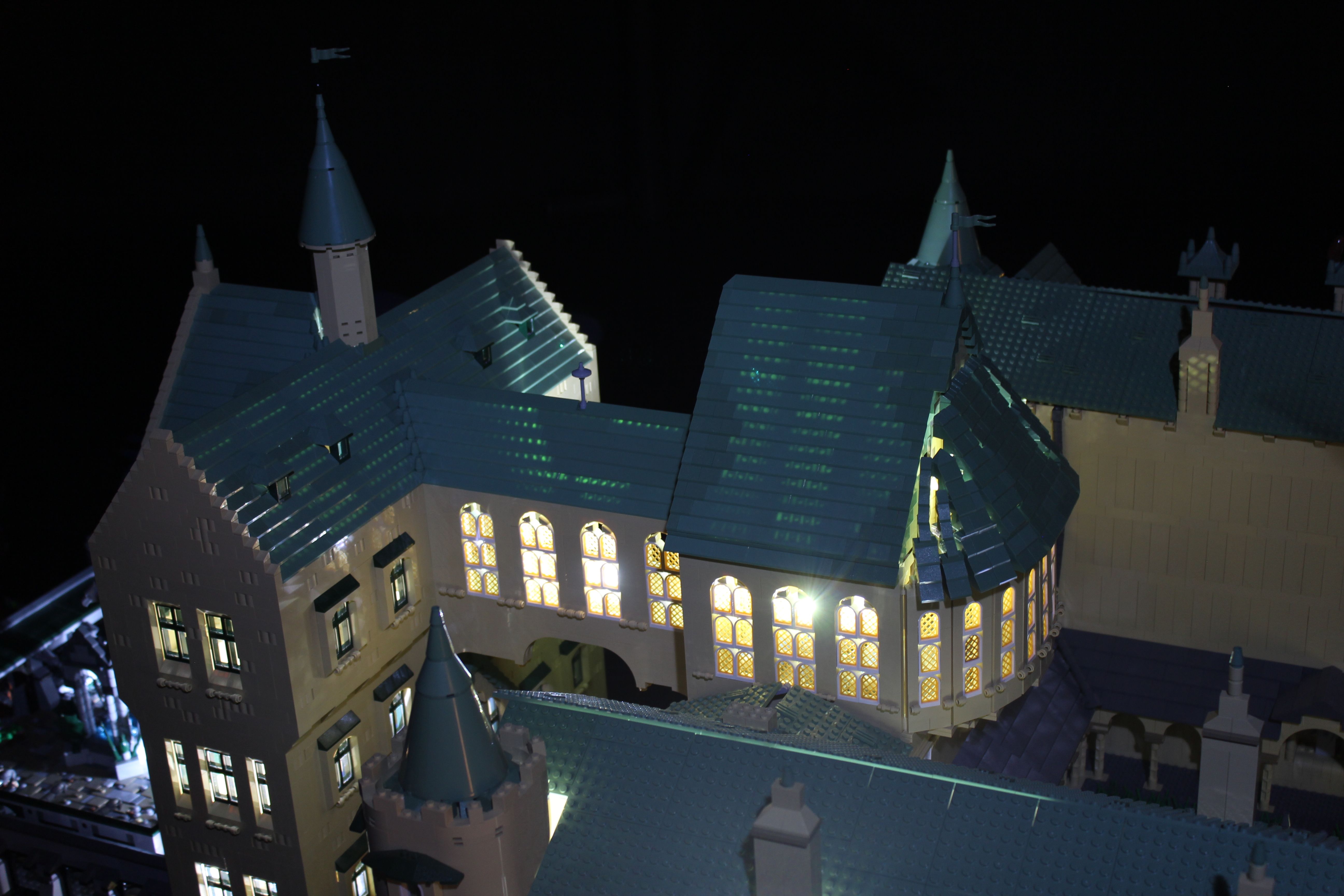 Alice Finch's Massive and Detailed Lego Harry Potter Hogwarts Sculpture ...