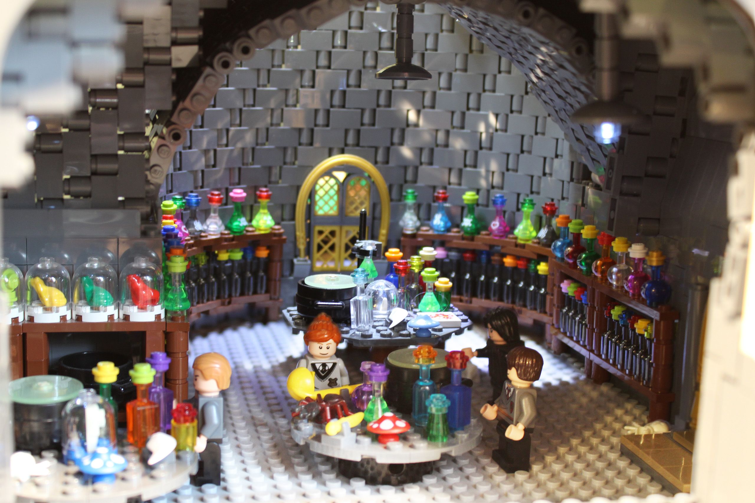Alice Finch's Massive and Detailed Lego Harry Potter Hogwarts Sculpture ...