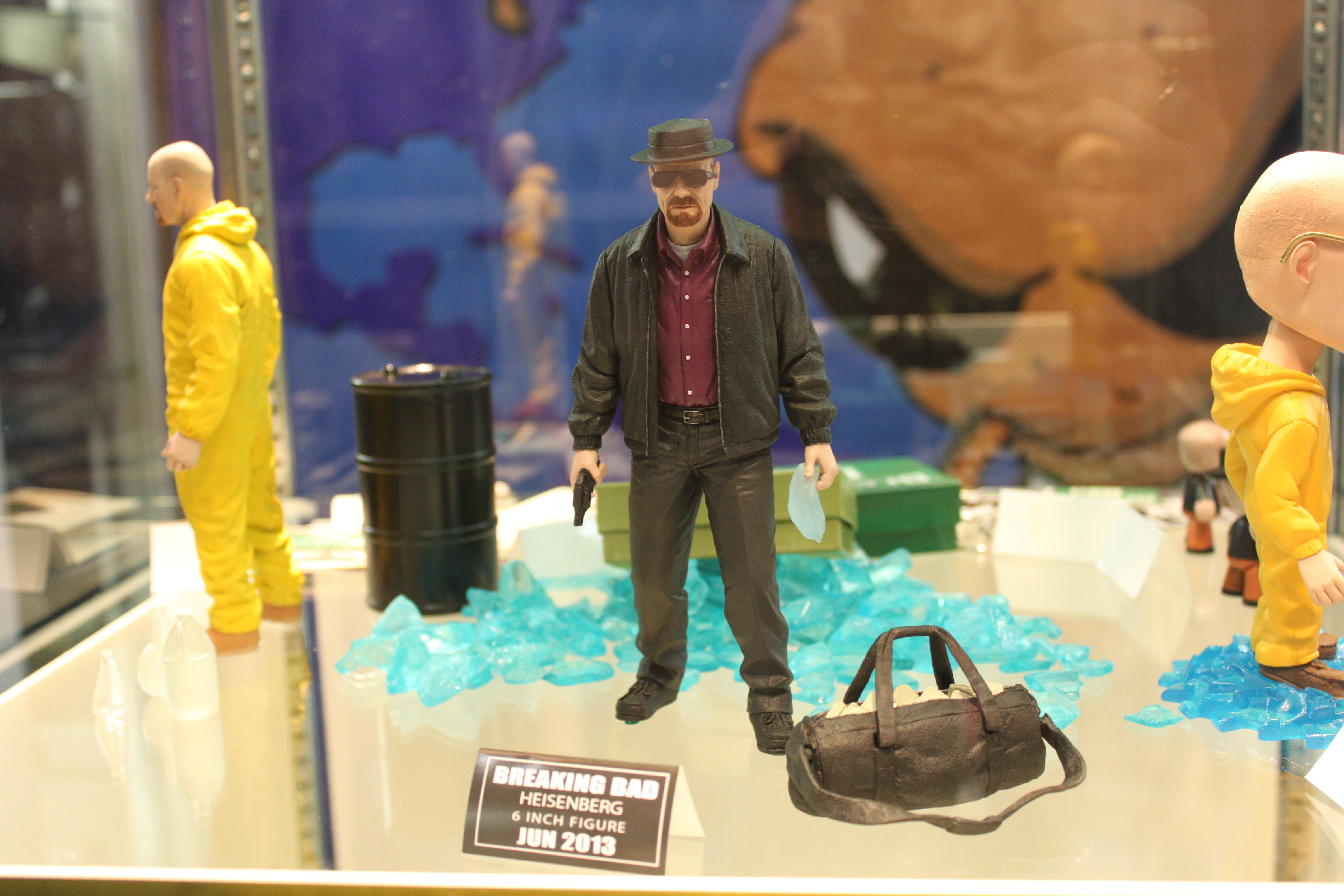 Mezco Toy Images BREAKING BAD and NECA's CARRIE, ALIENS, KICK-ASS 2 ...