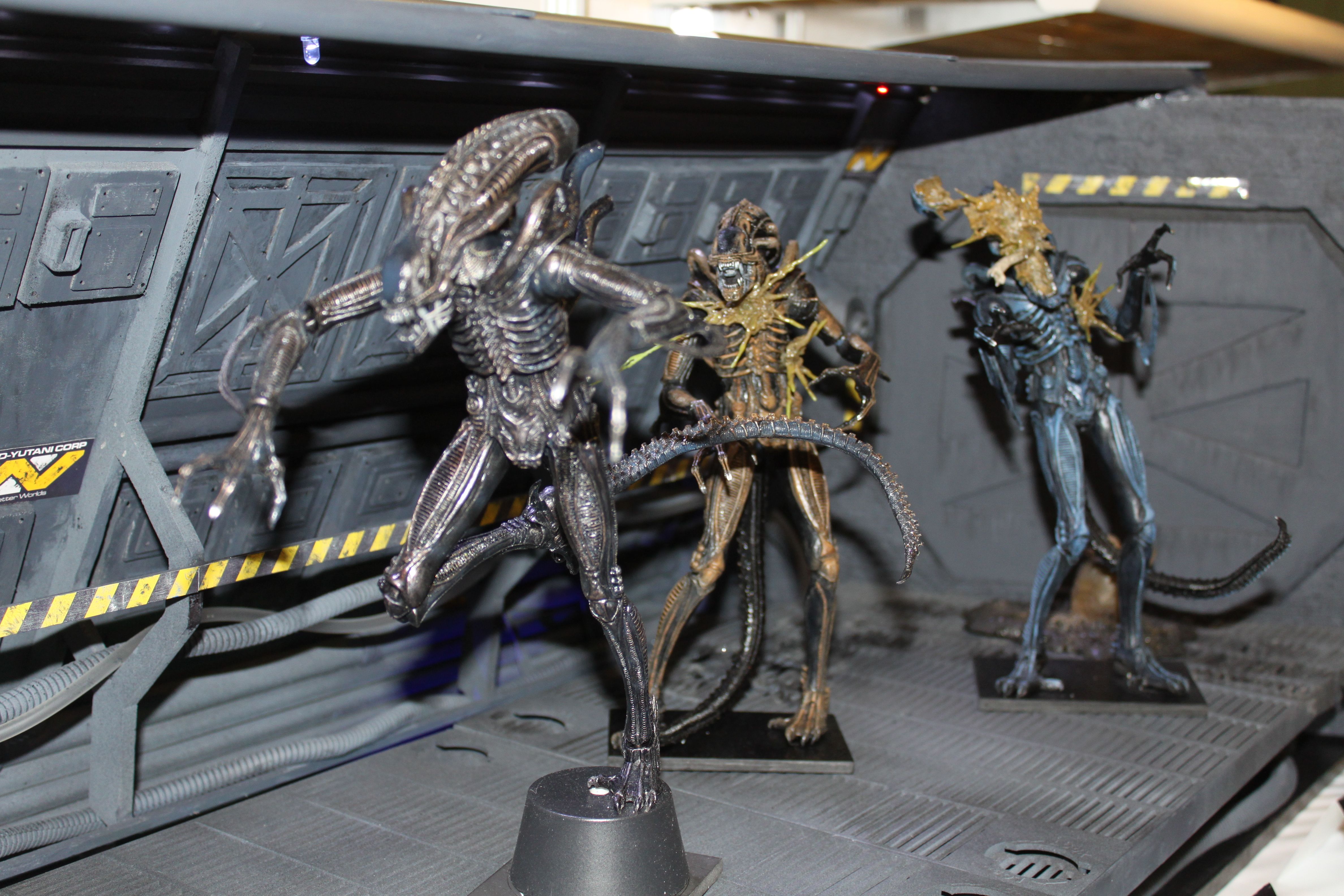 Mezco Toy Images BREAKING BAD and NECA's CARRIE, ALIENS, KICK-ASS 2 ...