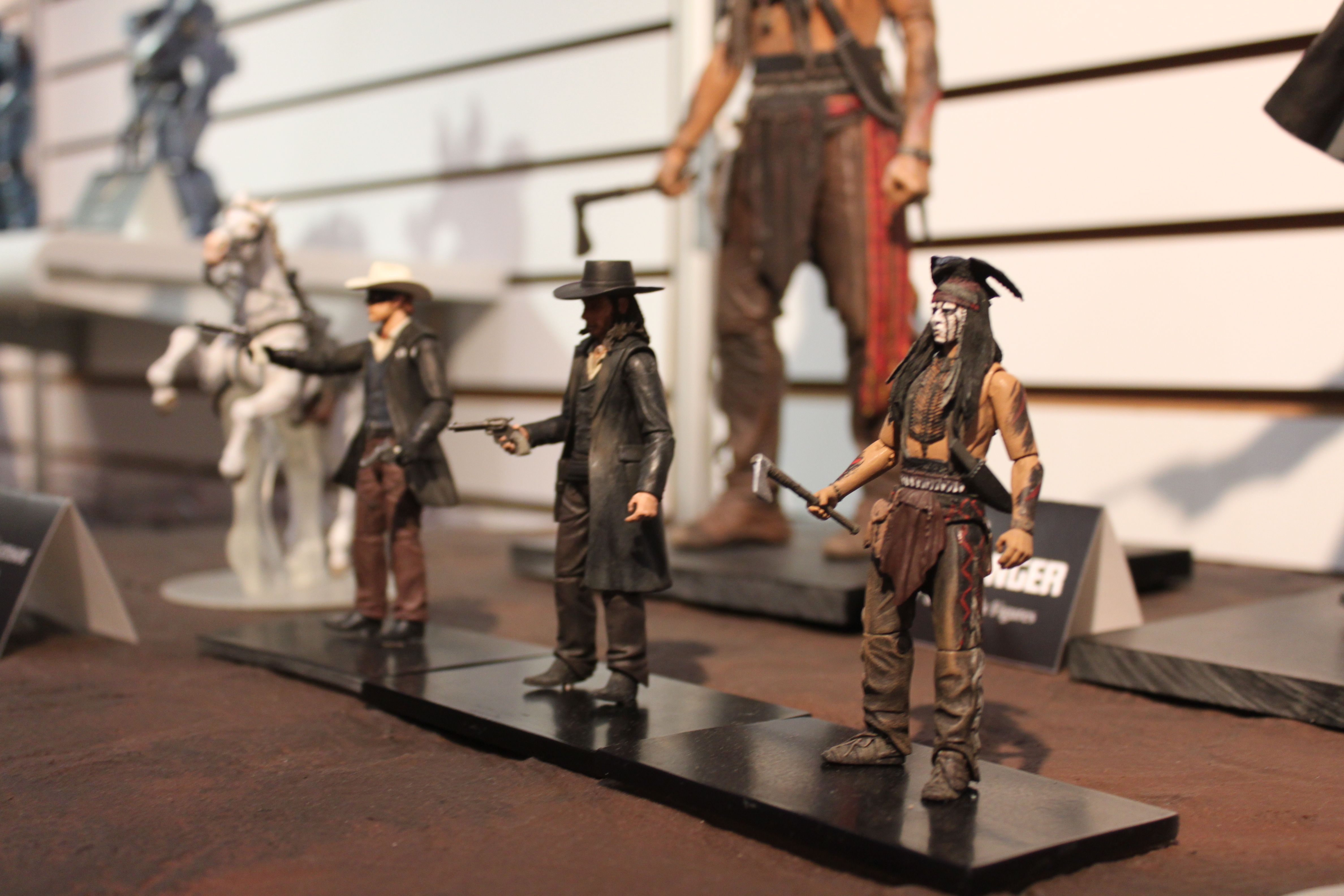 Mezco Toy Images BREAKING BAD and NECA's CARRIE, ALIENS, KICK-ASS 2 ...