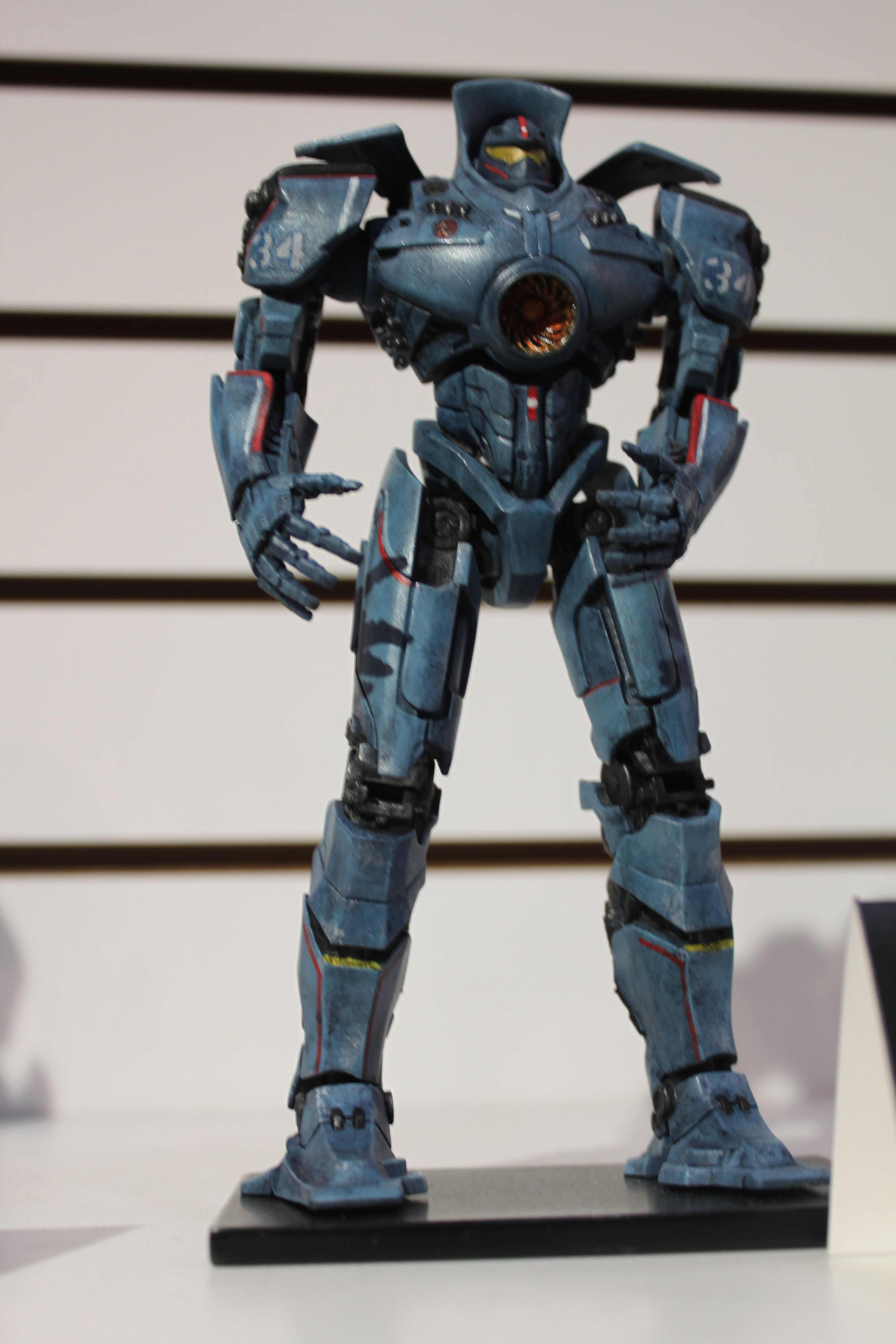 Mezco Toy Images BREAKING BAD and NECA's CARRIE, ALIENS, KICK-ASS 2 ...