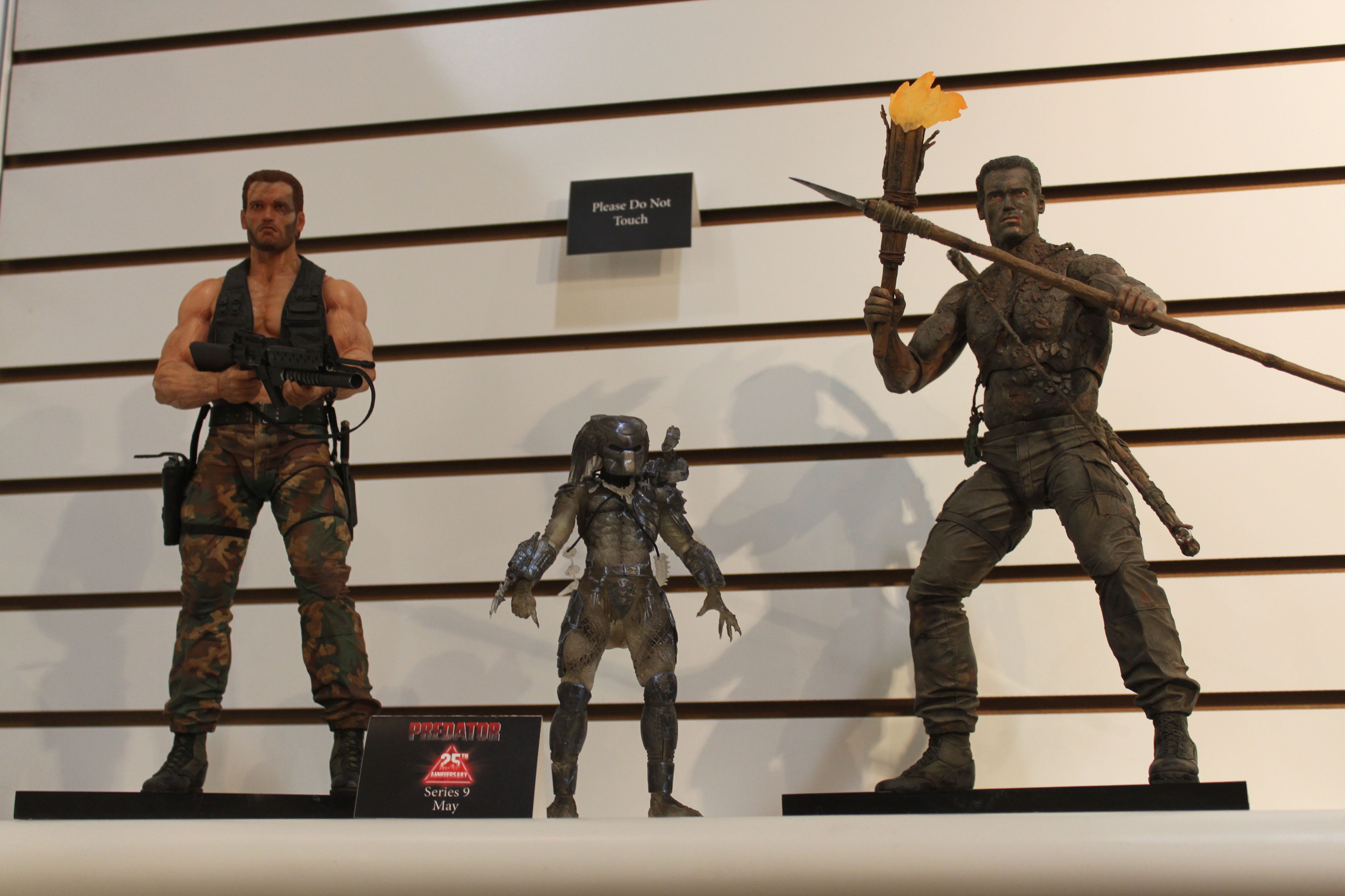 Mezco Toy Images BREAKING BAD and NECA's CARRIE, ALIENS, KICK-ASS 2 ...