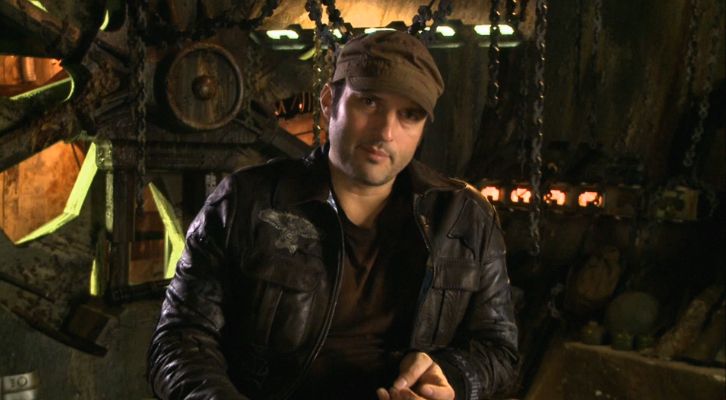 Over 20 New Images from PREDATORS! Tons of Awesome New Images Hit the ...