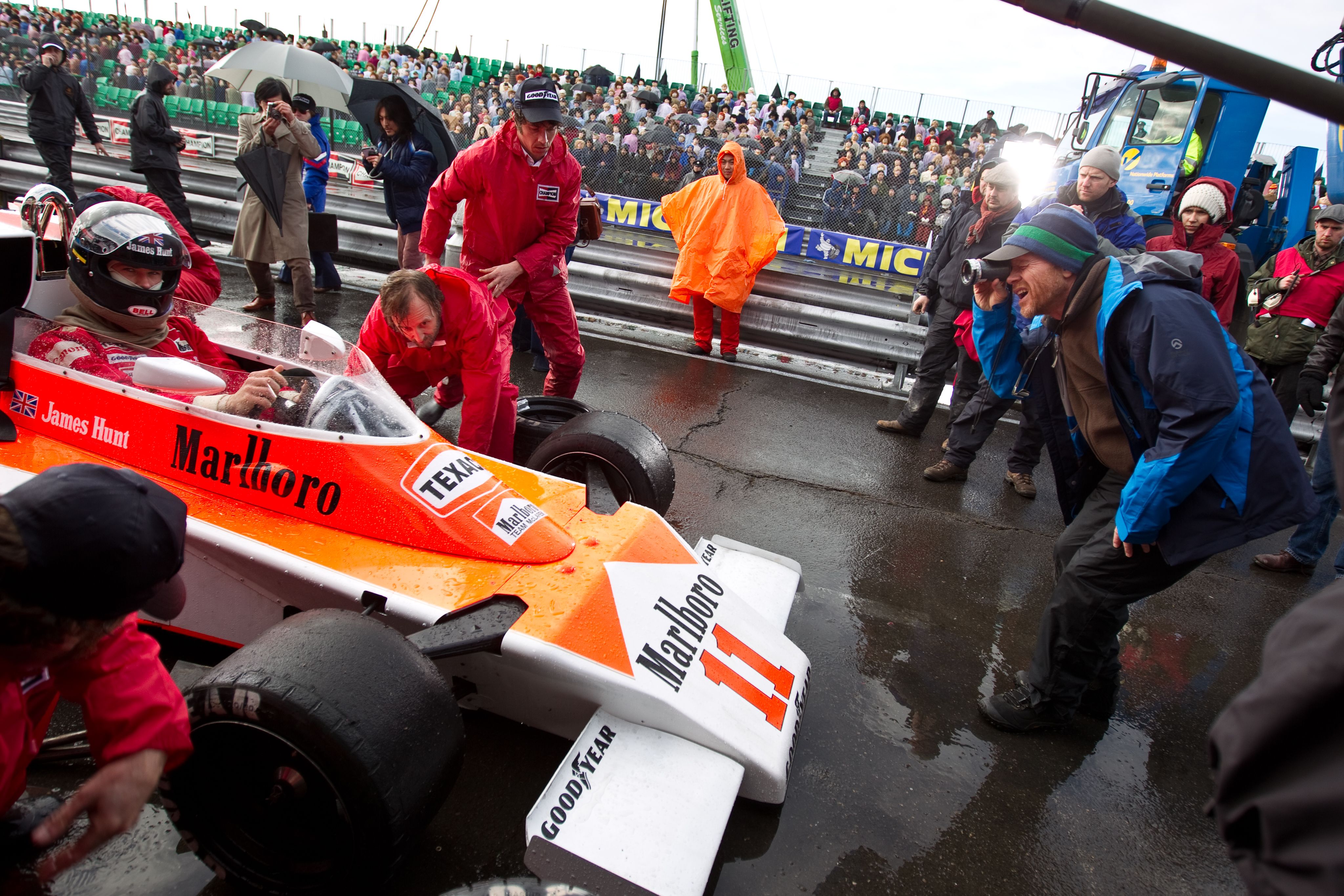 RUSH Images. Ron Howard's RUSH Stars Chris Hemsworth, Daniel Bruhl, and ...
