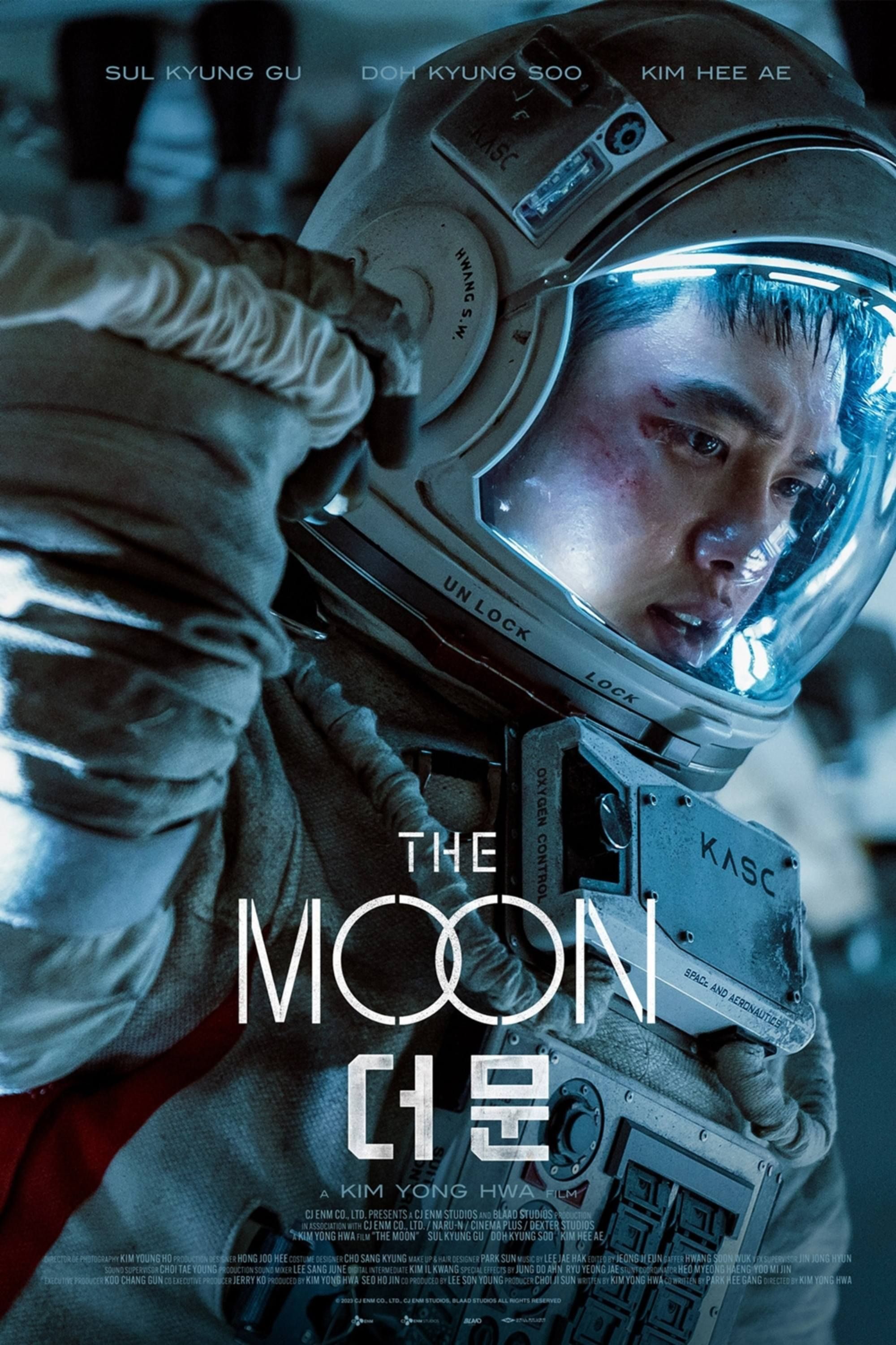 'The Moon' Review: Science Fiction Spectacle Gets Lost in Space