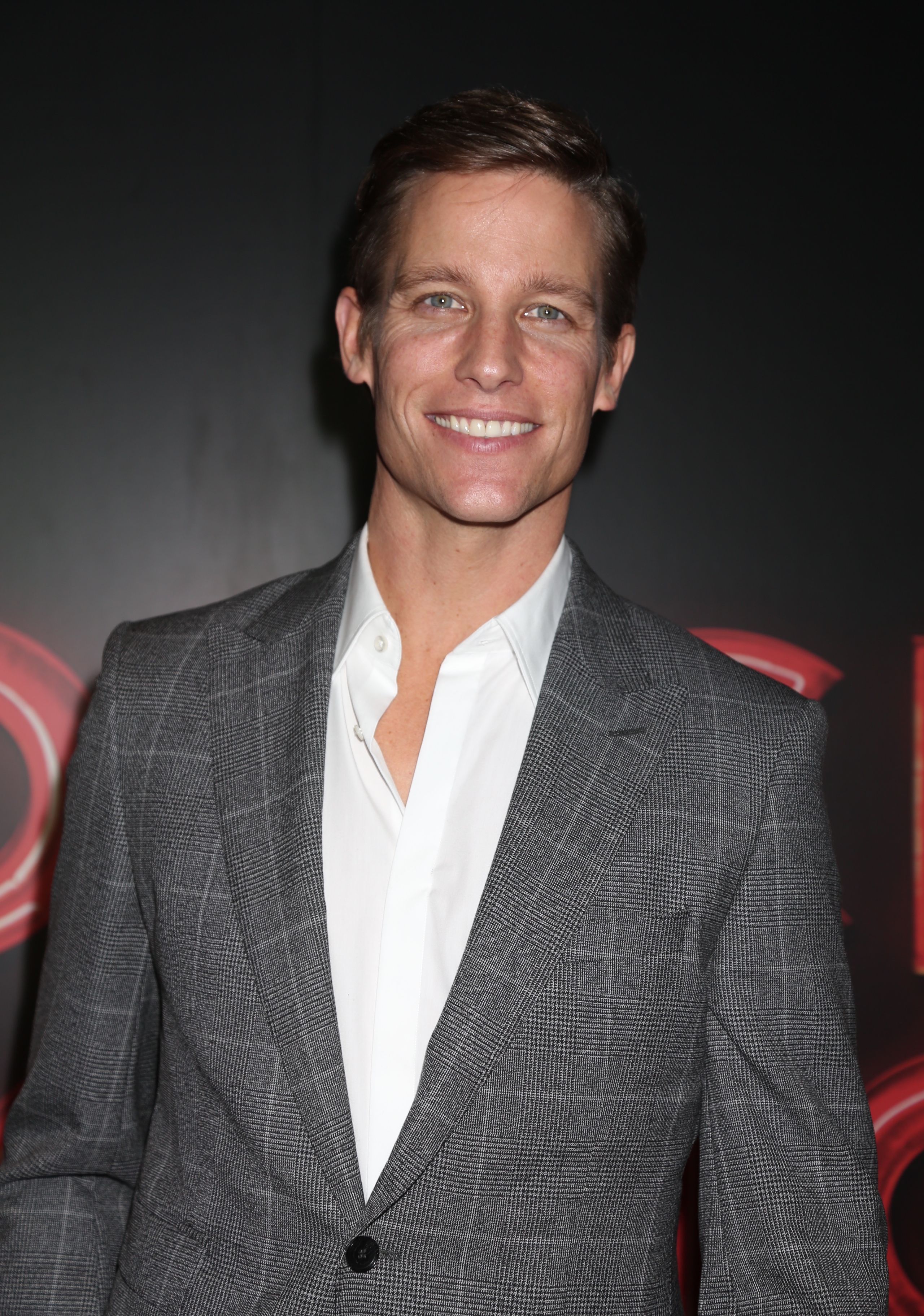 'The Shallow Tale of a Writer Who Decided to Write About a Serial ...