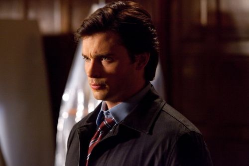 2 Clips and a Ton of Images from SMALLVILLE Absolute Justice