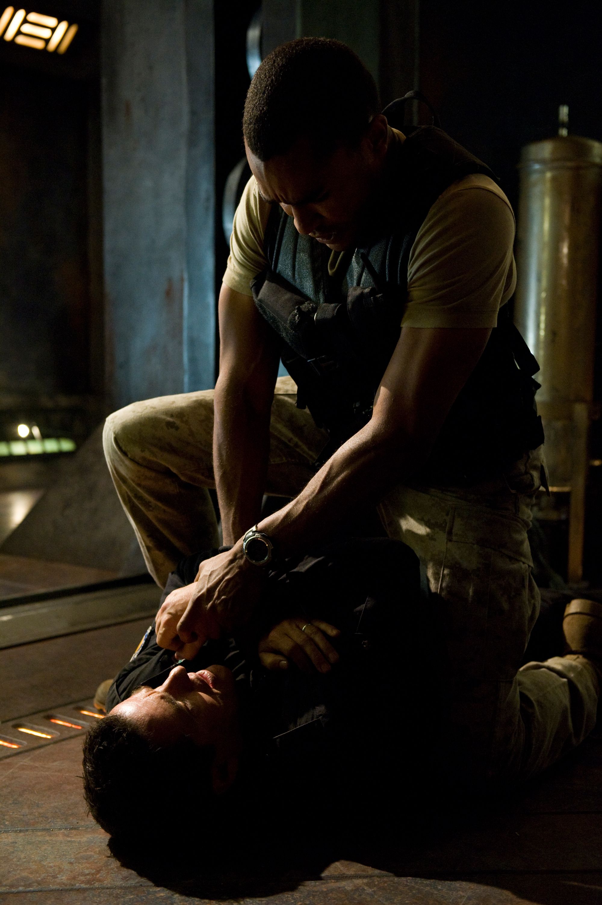 3 Exclusive STARGATE UNIVERSE Images Including One Featuring ALIENS!