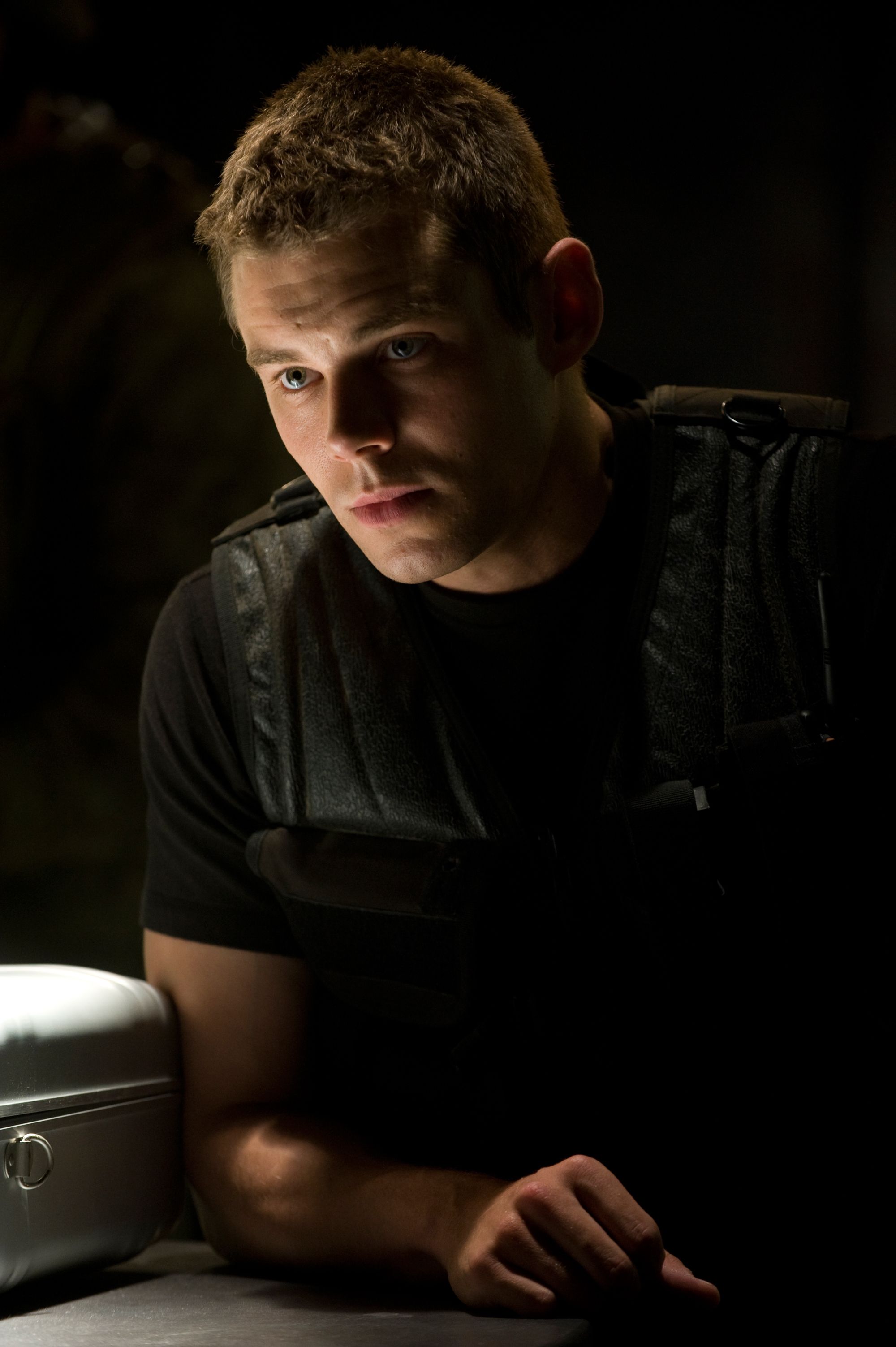 3 Exclusive STARGATE UNIVERSE Images Including One Featuring ALIENS!