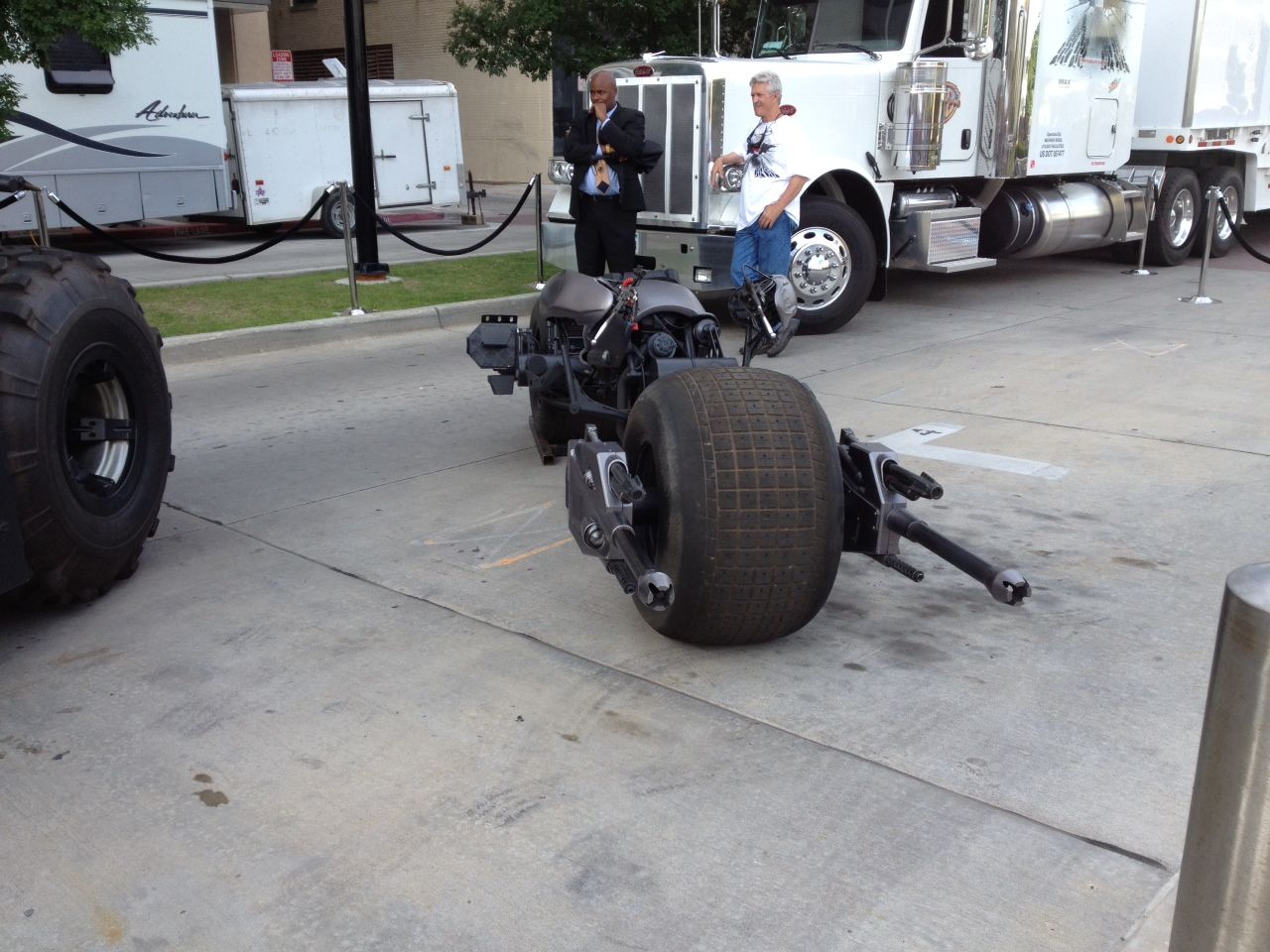 THE DARK KNIGHT RISES Tumbler and Bat-Pod Images