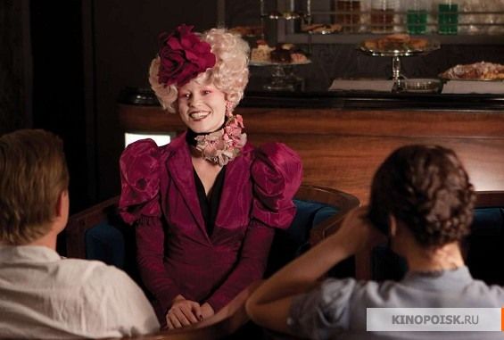 THE HUNGER GAMES Movie Images Featuring Jennifer Lawrence and Woody ...