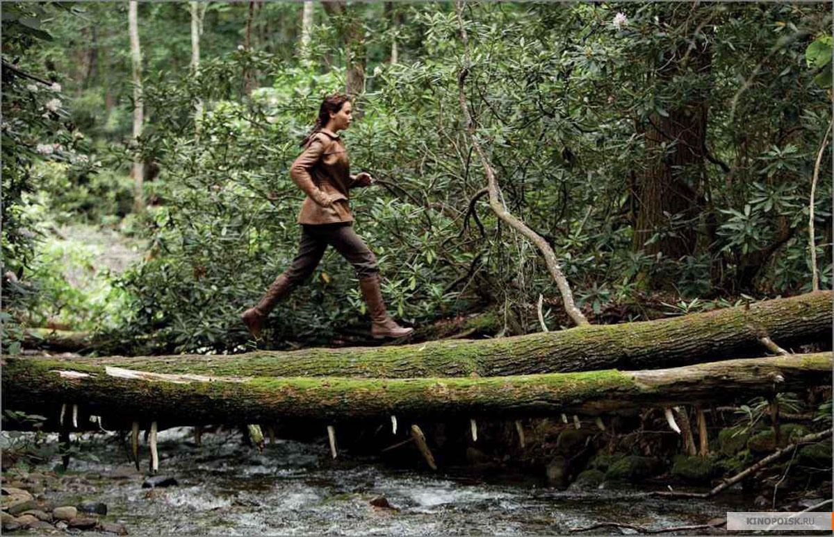 THE HUNGER GAMES Movie Images Featuring Jennifer Lawrence and Woody ...