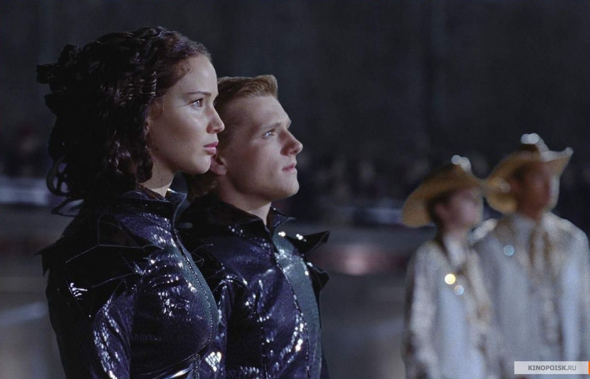 THE HUNGER GAMES Movie Images Featuring Jennifer Lawrence and Woody ...