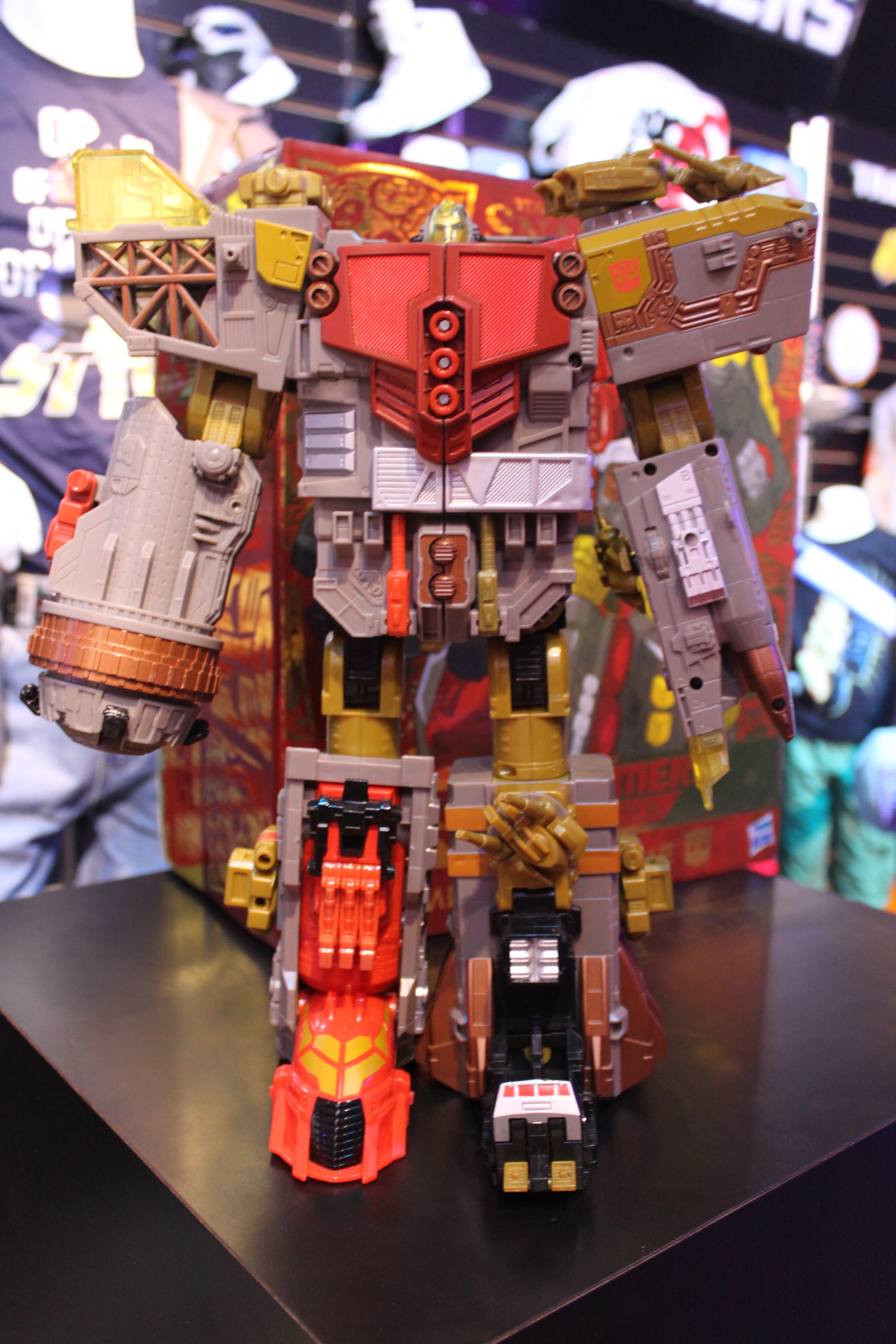 Toy Fair 2013: New TRANSFORMERS Toys Featuring the Biggest Transformers ...
