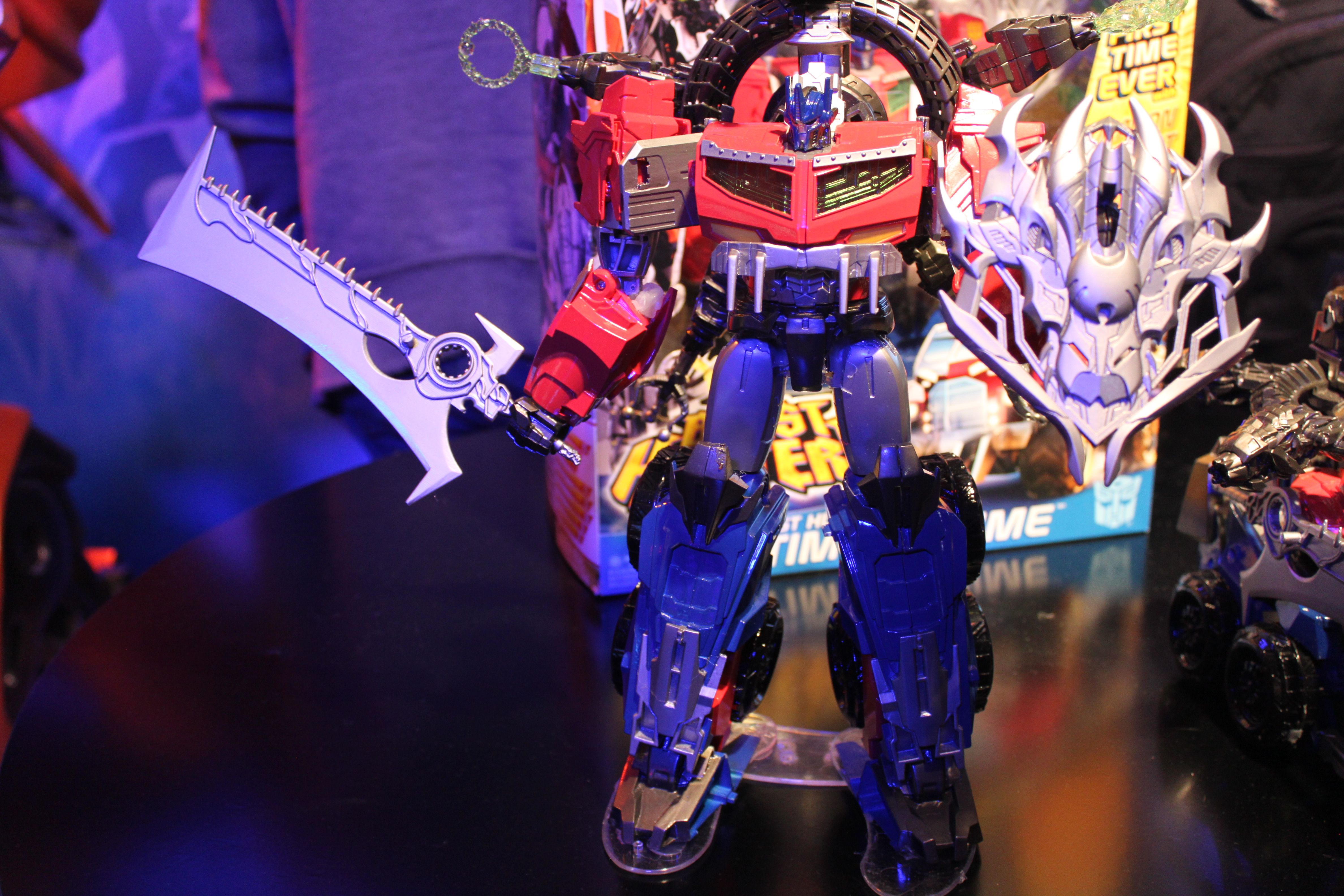 Toy Fair 2013: New TRANSFORMERS Toys Featuring the Biggest Transformers ...